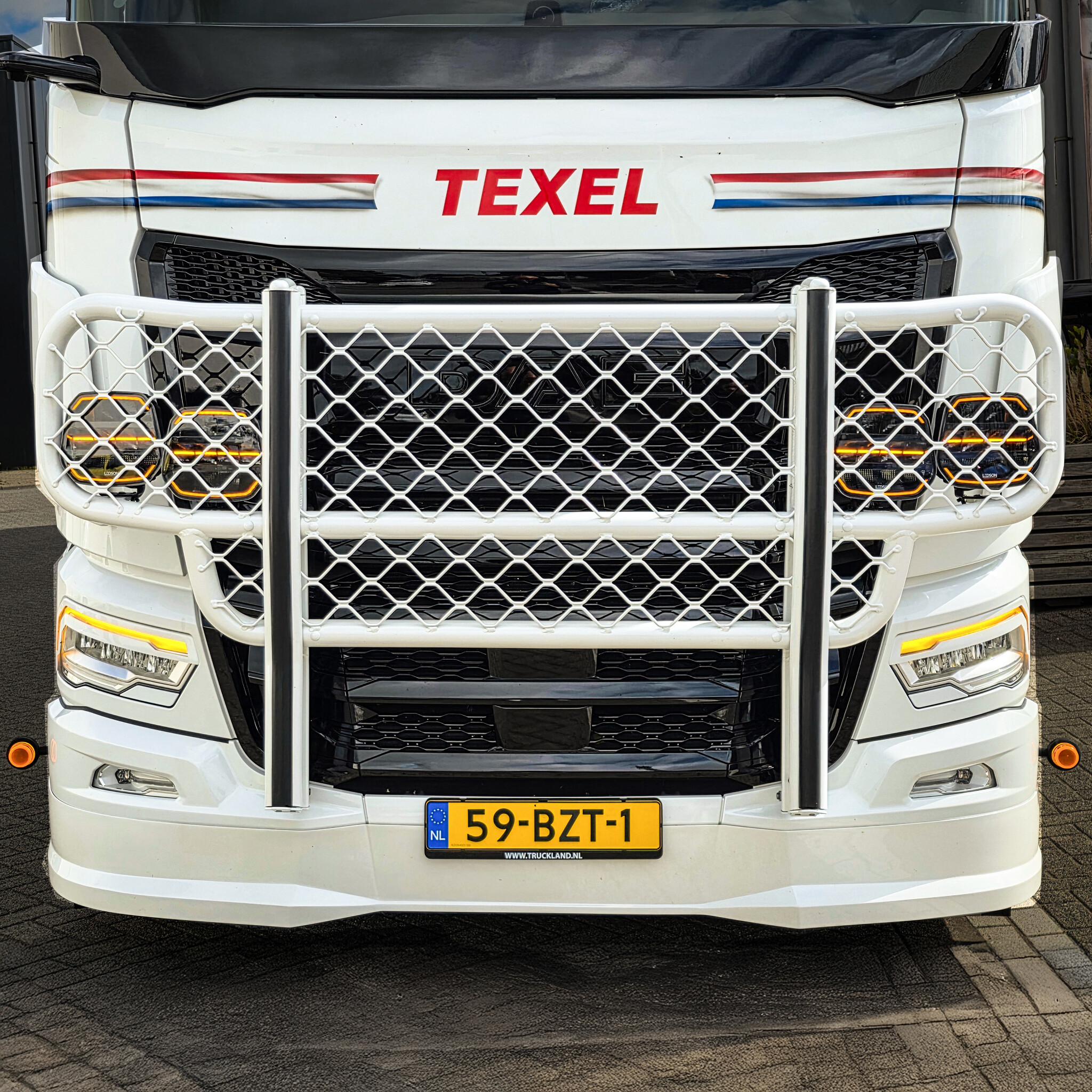 Solar Guard | Hypro Offroad Bullbar für DAF NGD XG/XG+ - Solar Guard ...