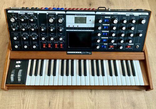 Electronic instruments and gear - Turnlab