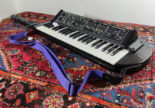 Electronic instruments and gear - Turnlab