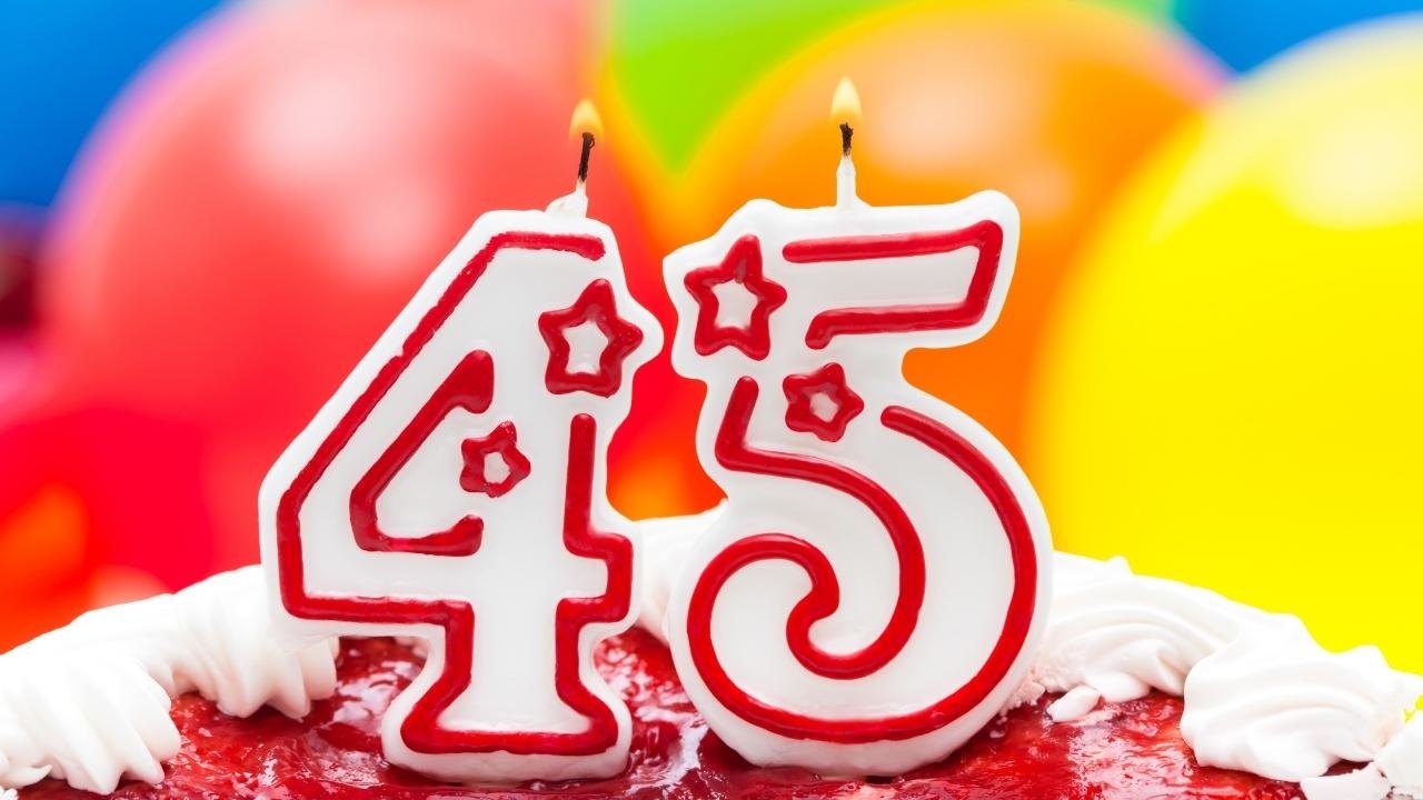 45 Jaar verjaardag vieren? Dat doe je zo! Lees onze blog met tips ...
