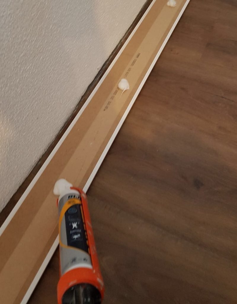 Plinten lijm voor makkelijke en snelle montage - Vloerenvisie voor ...