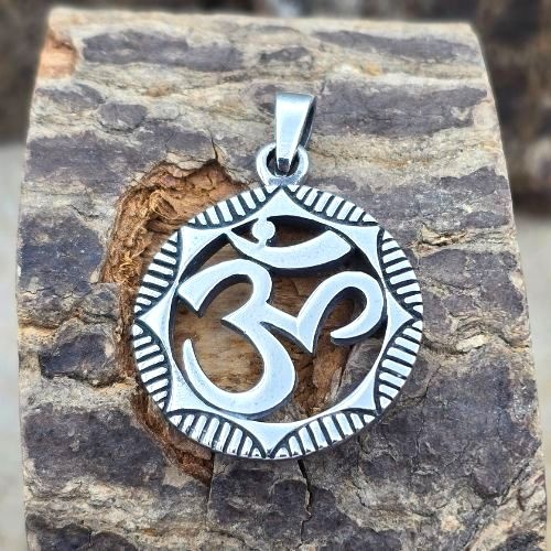 Hanger ohm zilver - Spirituele winkel