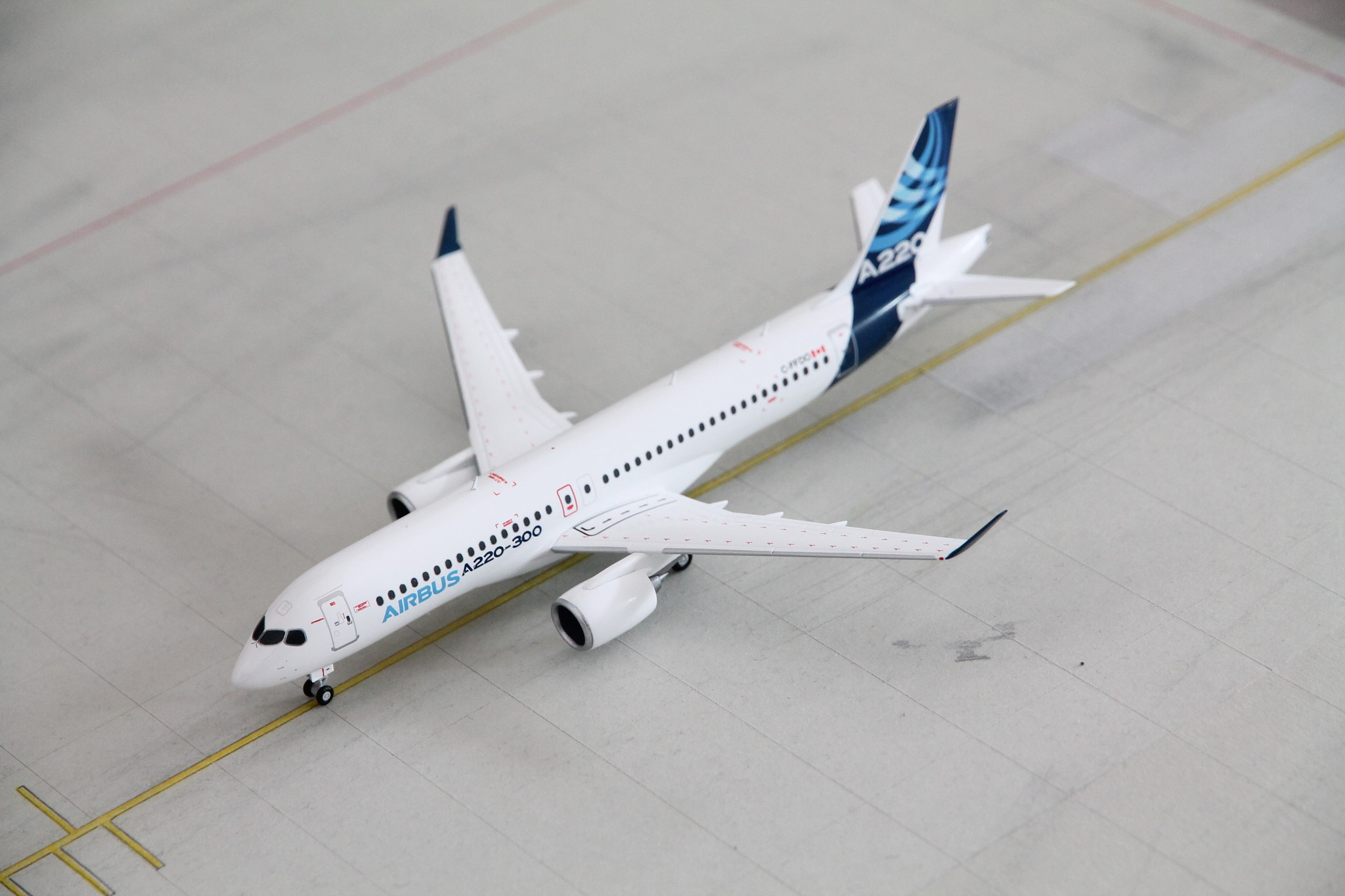 1:200 Airbus House Color Airbus A220-300 C-FFDO Herpa 559515 - Diecast ...