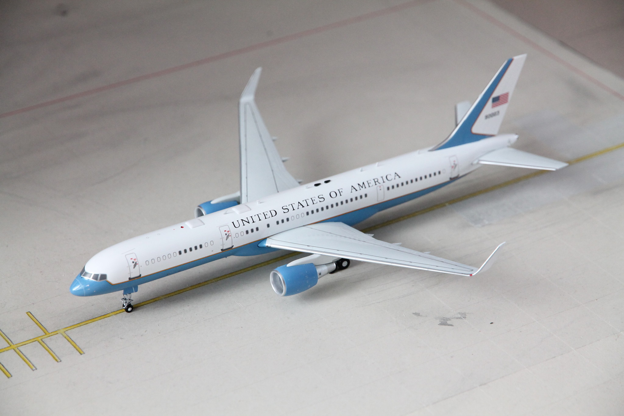 1:200 United States Air Force B757-200 C-32A Inflight200 IFC32USA01 ...