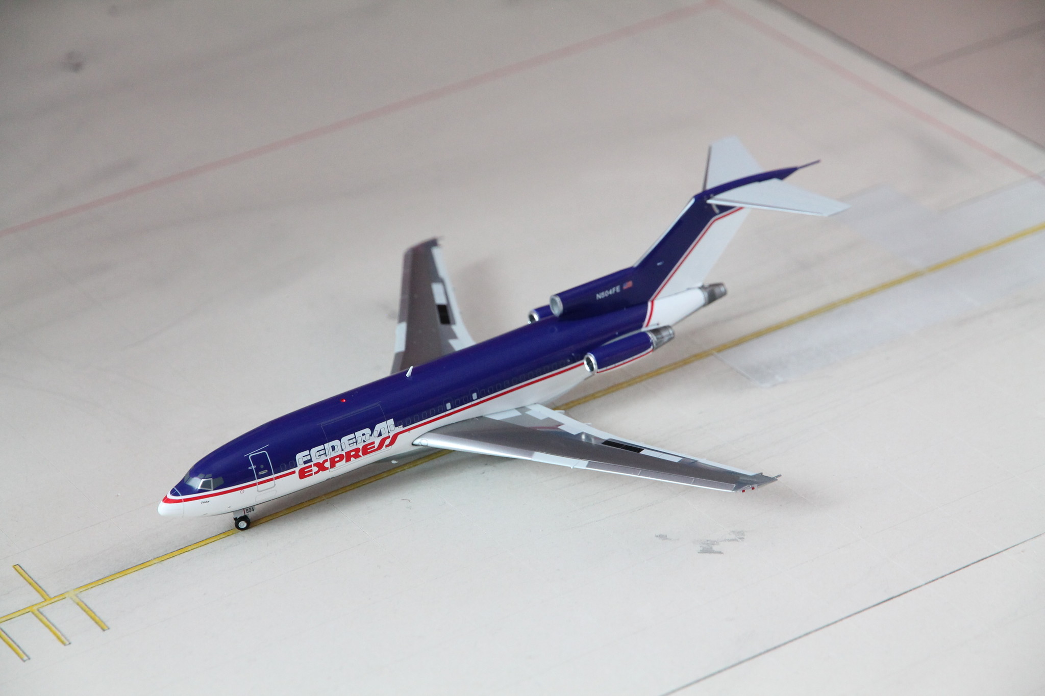 1:200 FedEx Boeing B727-100 N504FE JC Wings XX20164 - Diecast Trading
