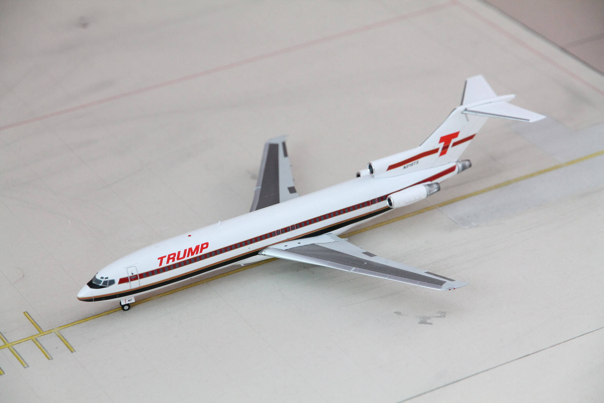1:200 Trump Shuttle B727-200 N918TS Gemini200 G2TPS945 - Diecast Trading
