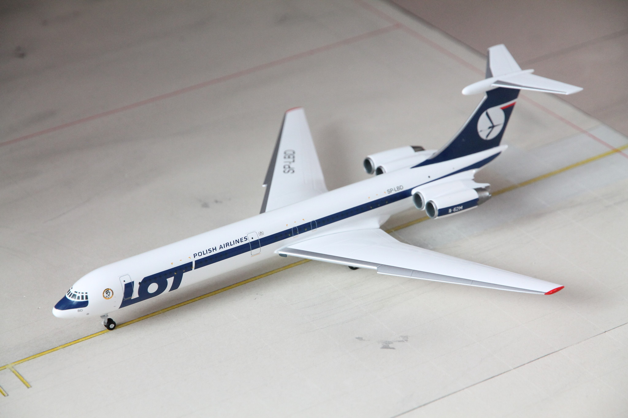 1:200 LOT Polish Airlines Ilyushin IL-62M SP-LBD Herpa 572682 - Diecast ...