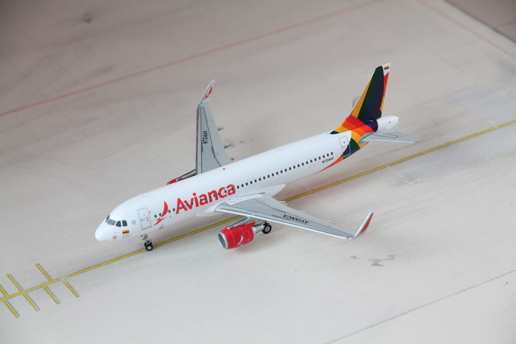 1:200 Avianca “Pride” Airbus A320 N724AV JC Wings LH2434 - Diecast Trading
