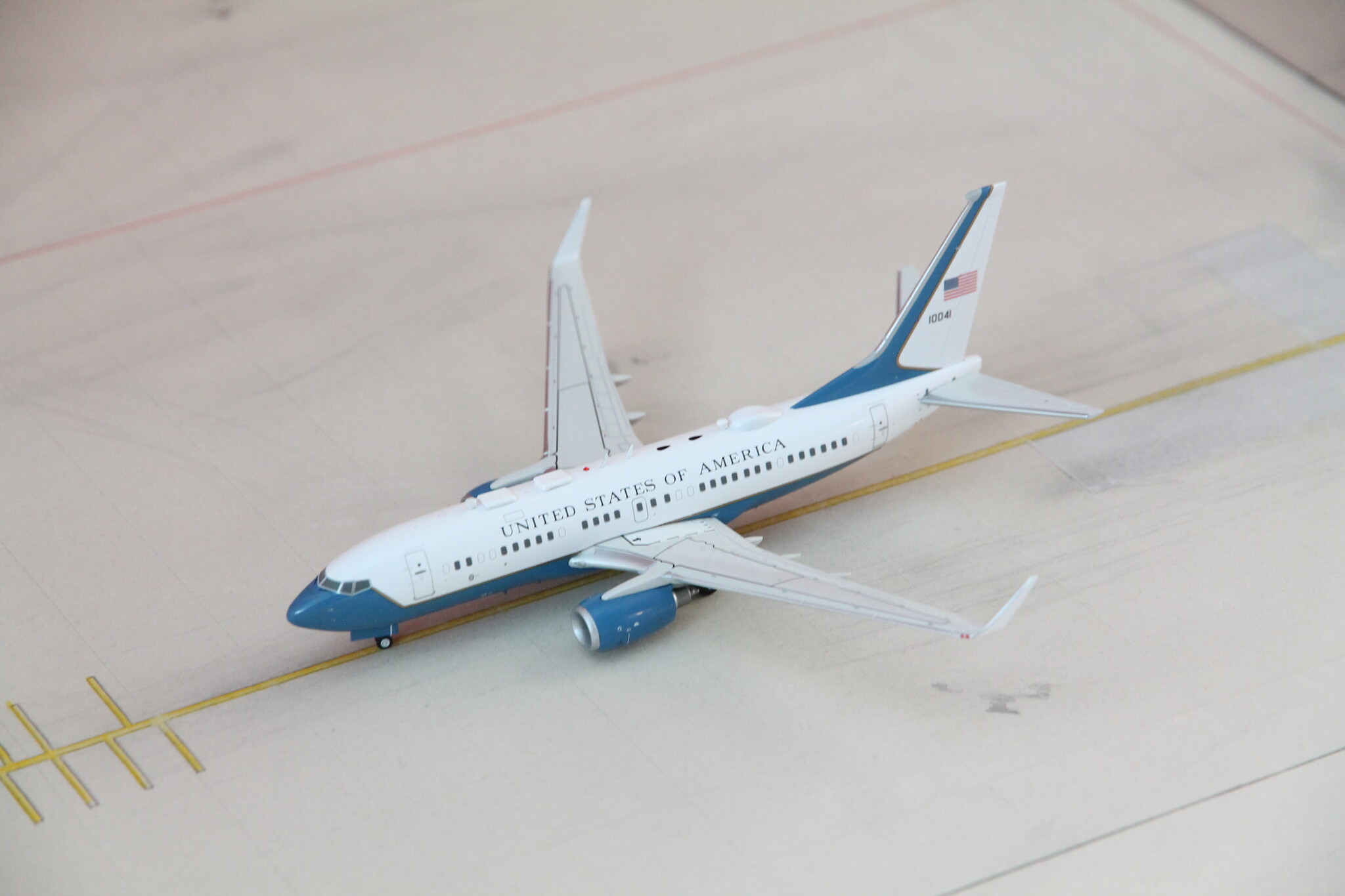 1:200 United States Air Force B737-700 (C-40B) Gemini200 G2AFO1279 ...