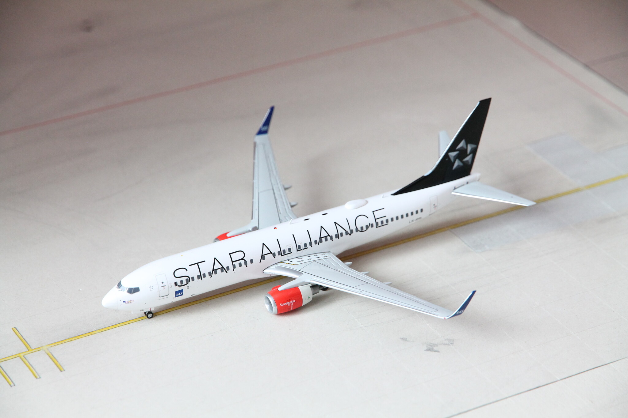 1:200 SAS "Star Alliance" B737-800 LN-RRL JC Wings XX20179 - Diecast ...