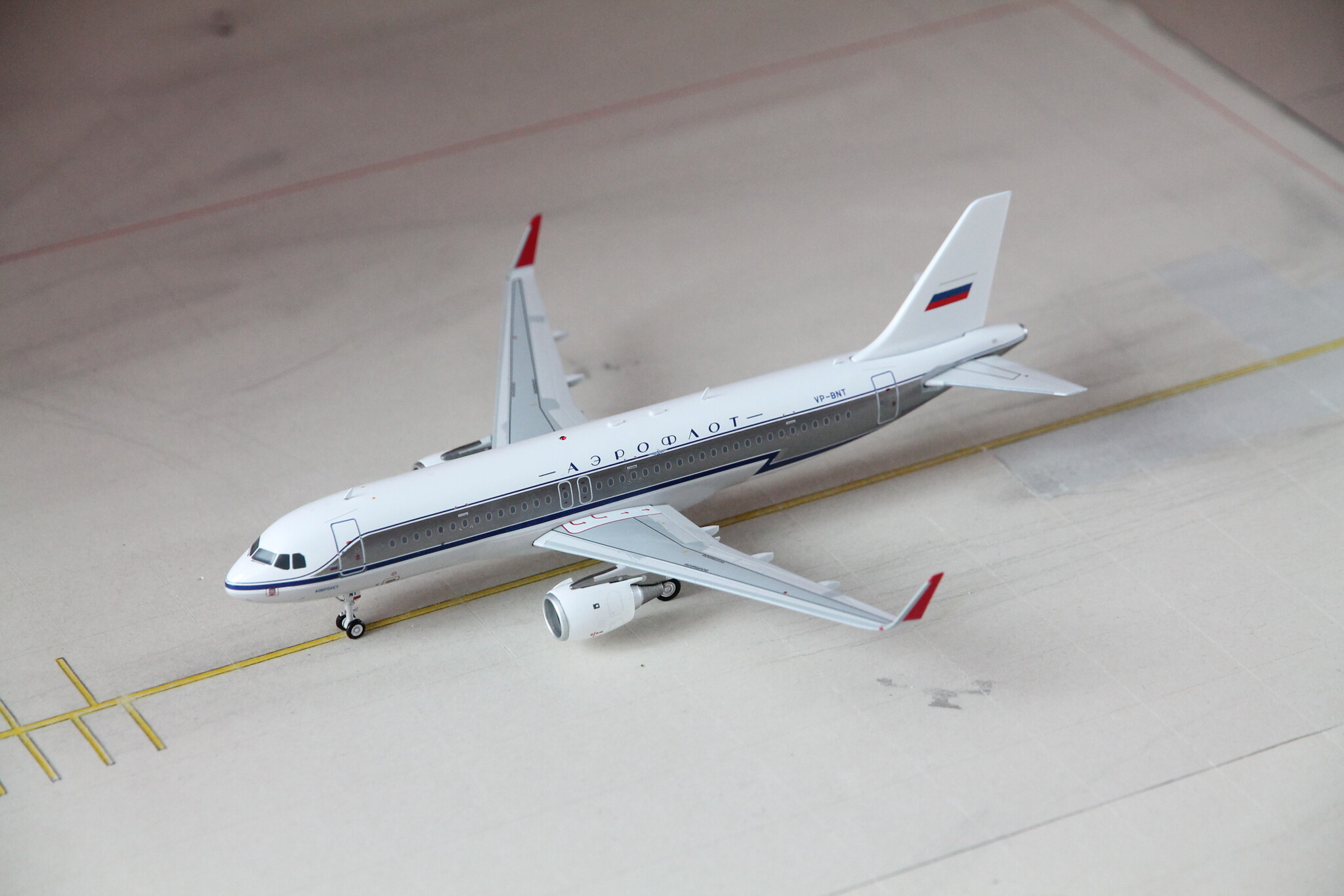 1:200 Aeroflot "Retro" Airbus A320 VP-BNT Inflight200 IF320SU0818 - Diecast Trading