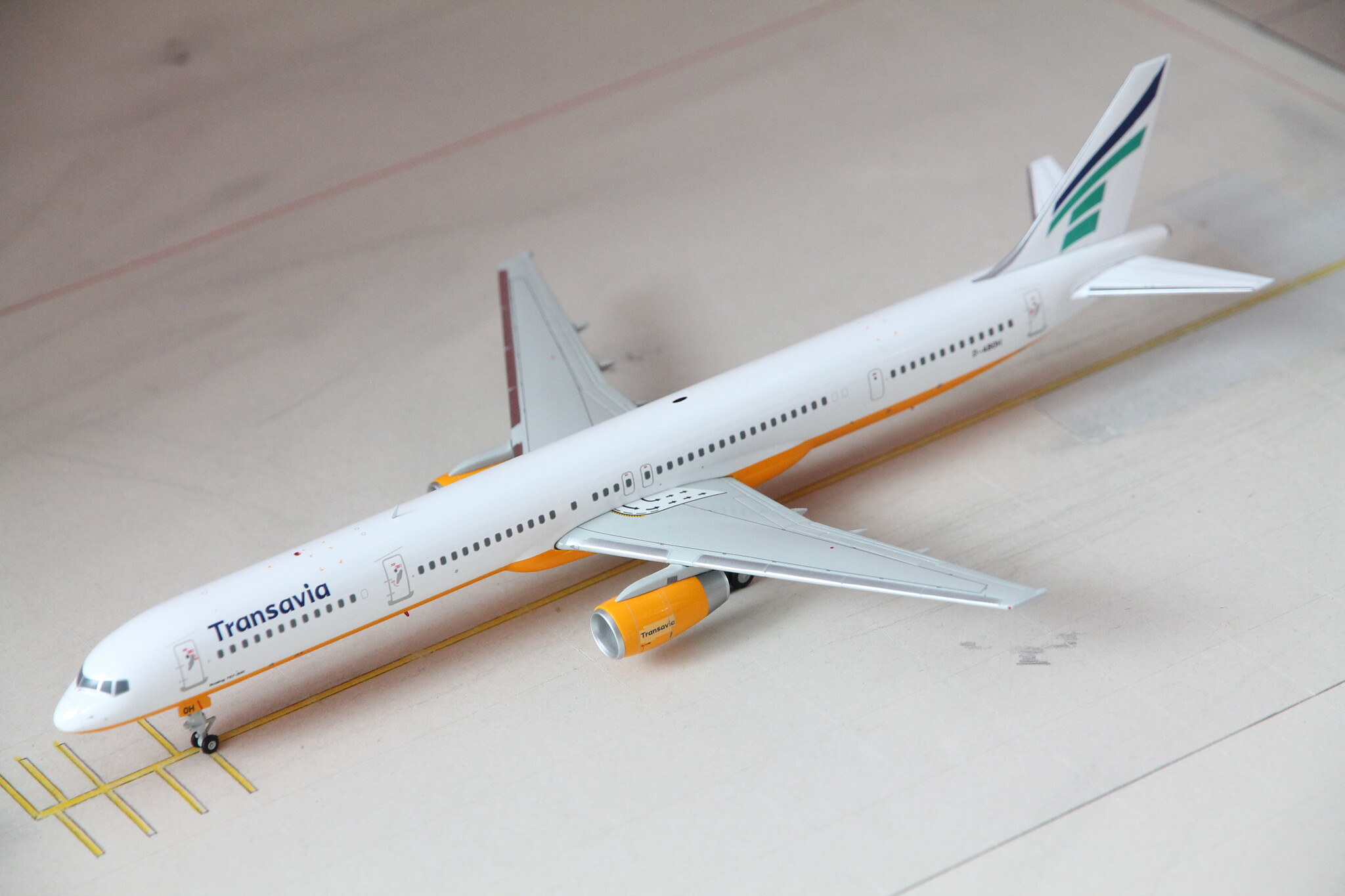 1:200 Transavia Boeing 757-300 D-ABOH JC Wings XX20347 - Diecast Trading