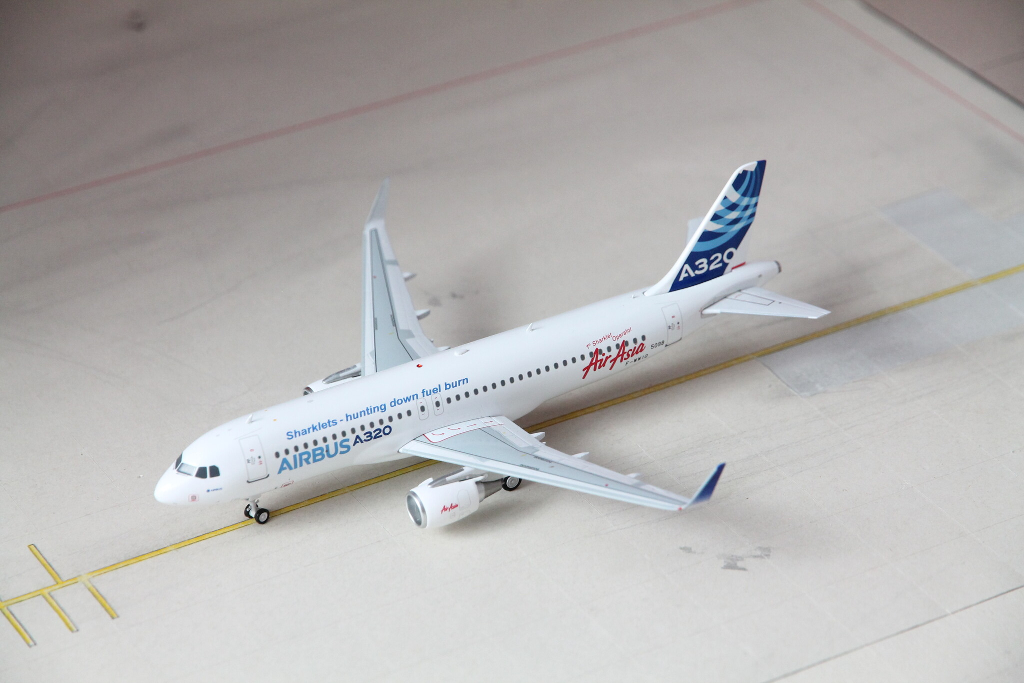 1:200 Airbus House Color Airbus A320neo F-WNEO Aviation200 AV2040 ...