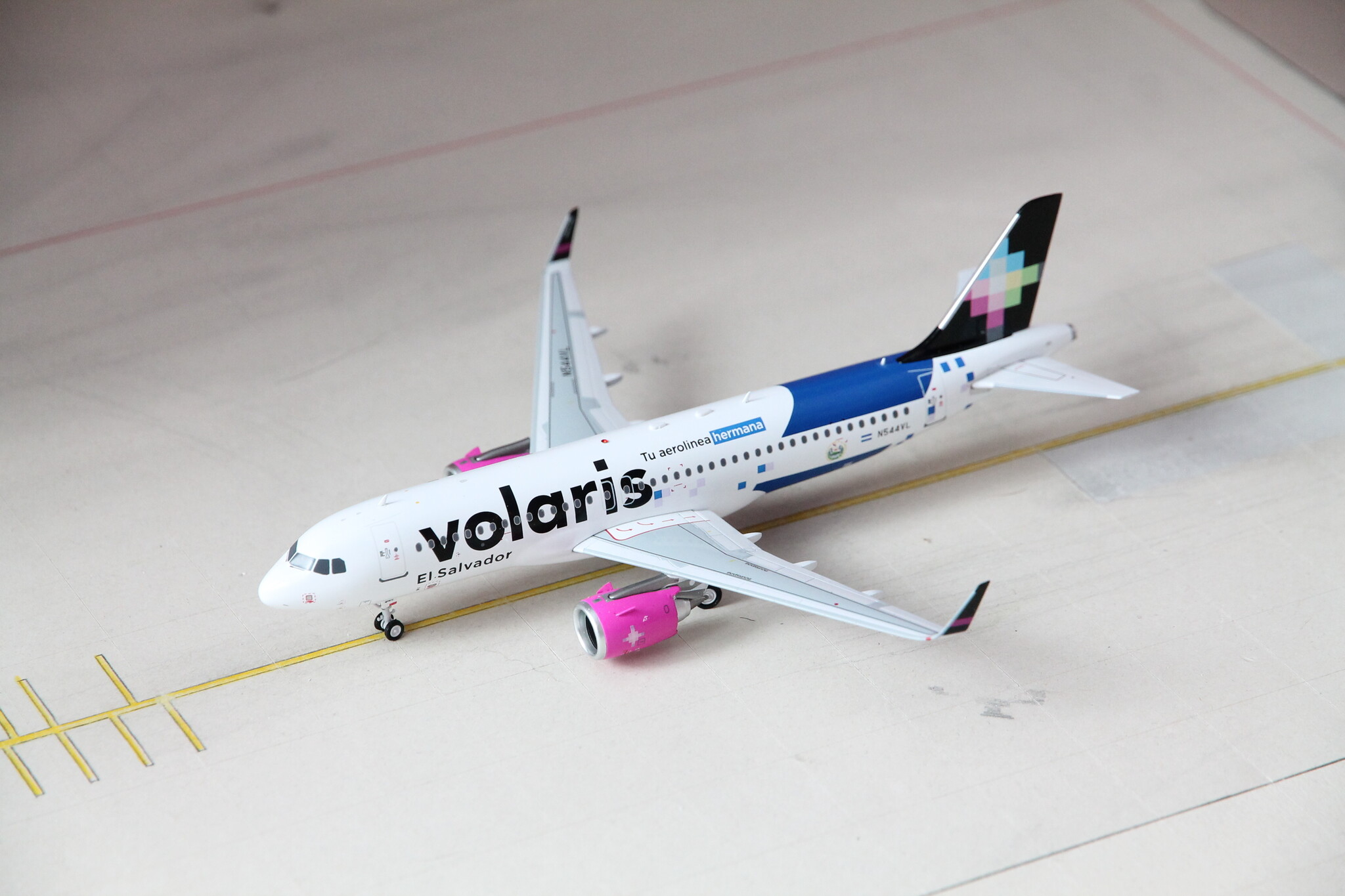 1:200 Volaris "El Salvador" A320 N544VL Inflight200 El Aviador EAV544 - Diecast Trading
