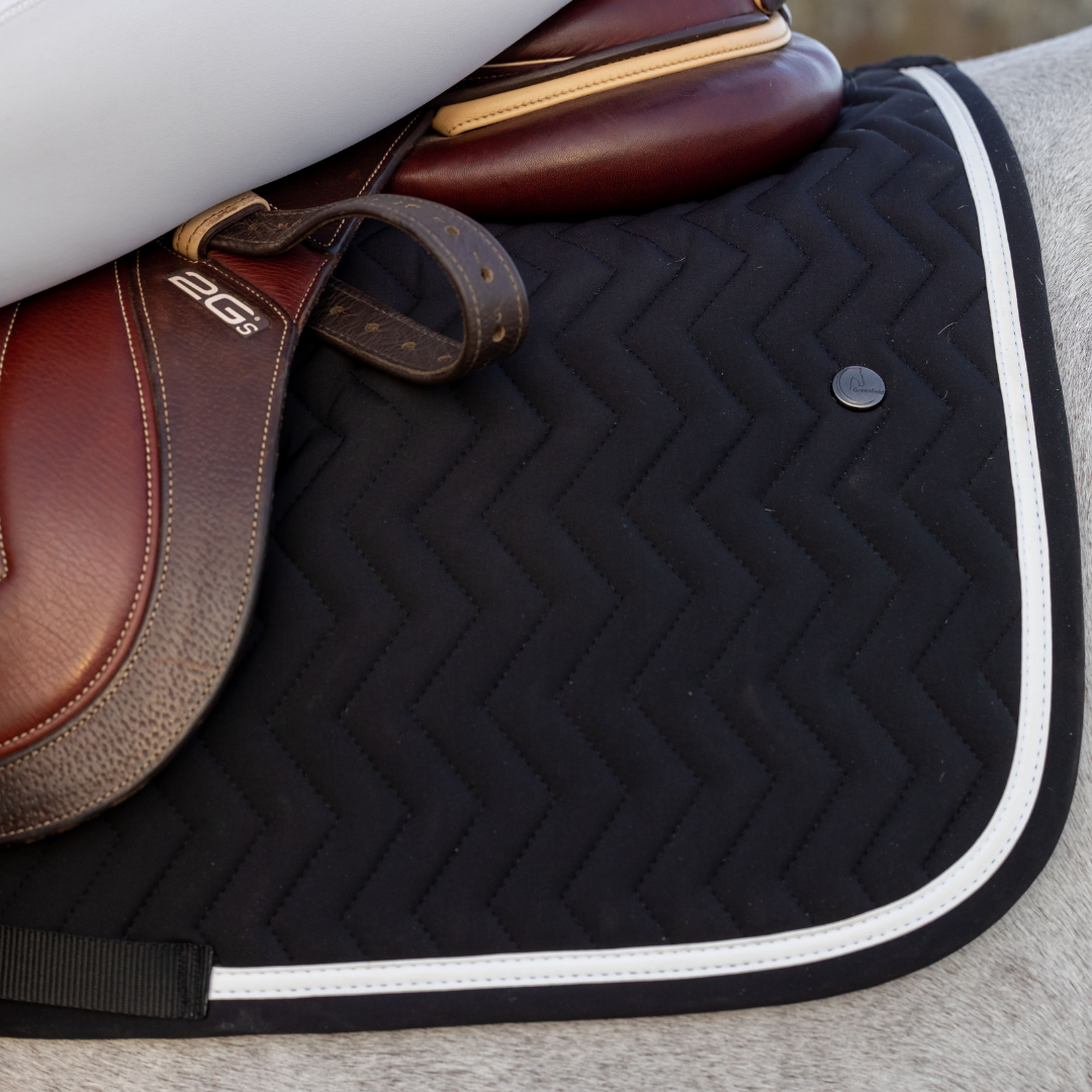 Saddle pad Arrow - black/black - white - Greenfield Selection