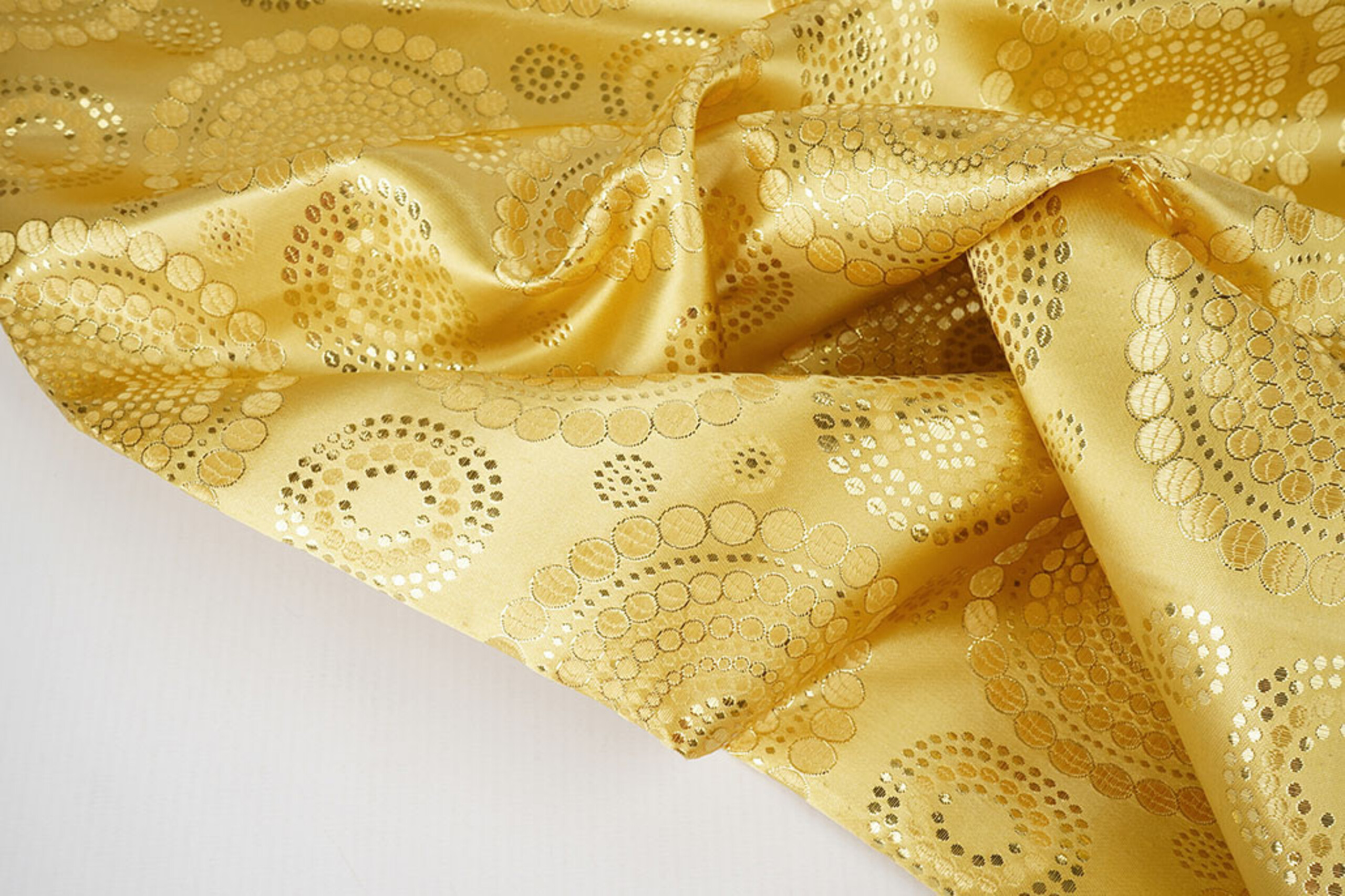 Brokat Dots Mandala Gold - Boelens Modestoffen