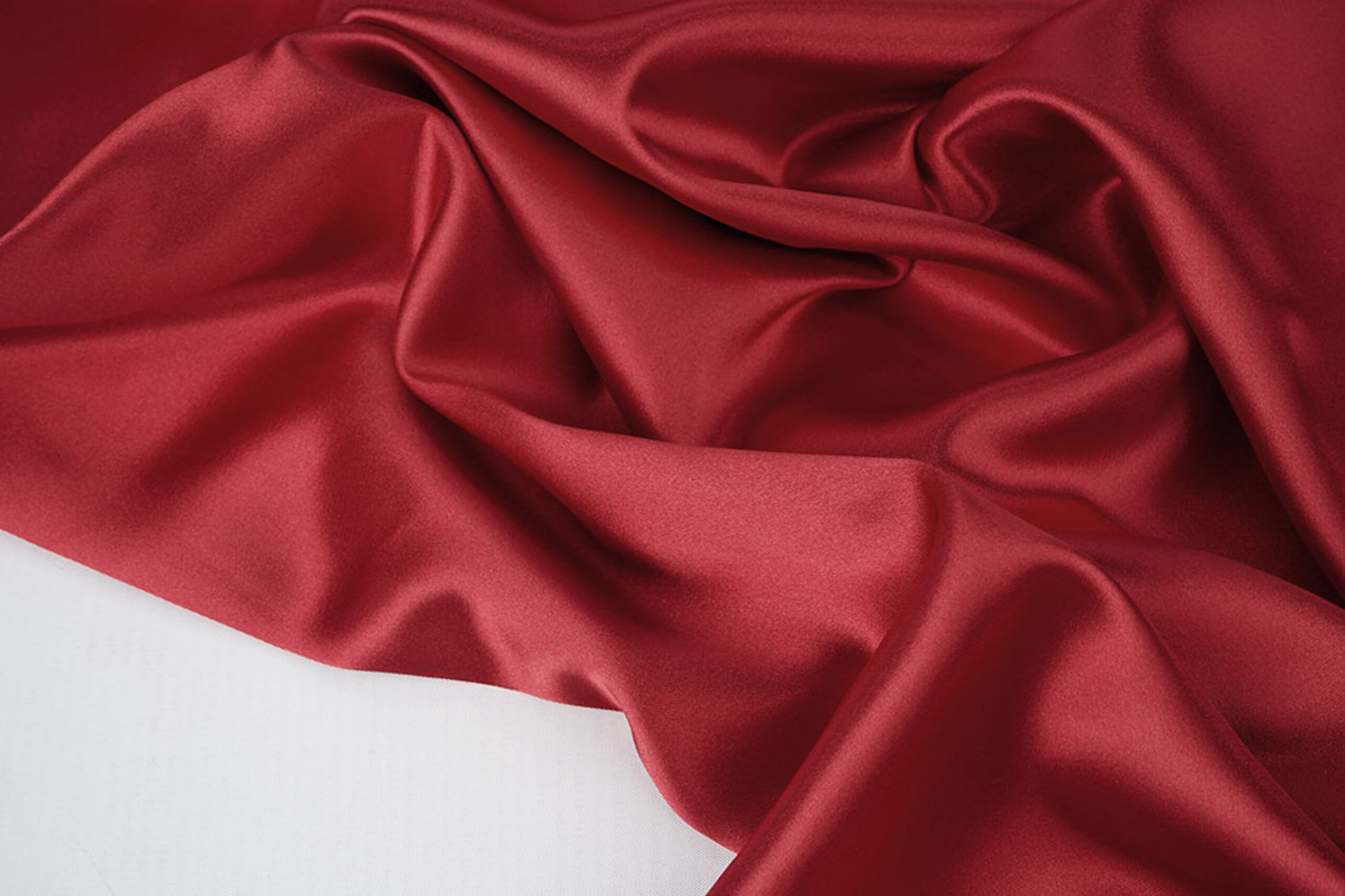 Stretch Satijn Donker Rood - Boelens Modestoffen