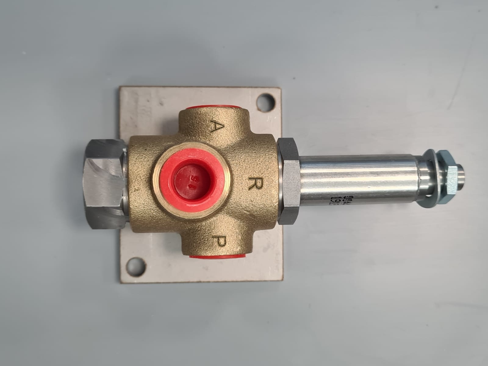 3-way valve for Bilgmon488 - Beukers Marine Instrumentation B.V.