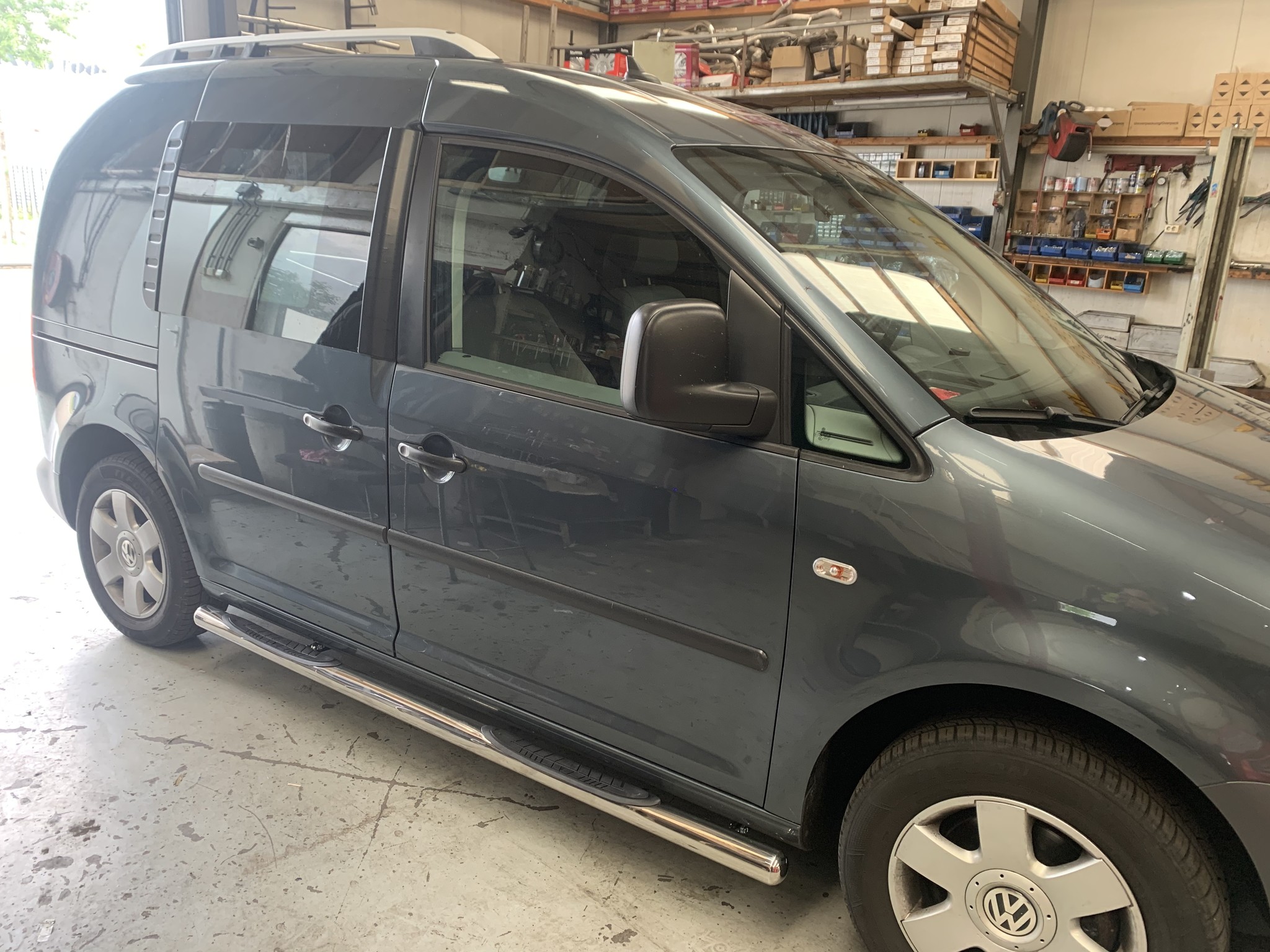 VW Caddy Sidebars 70 mm met steps - Best-Carstyling