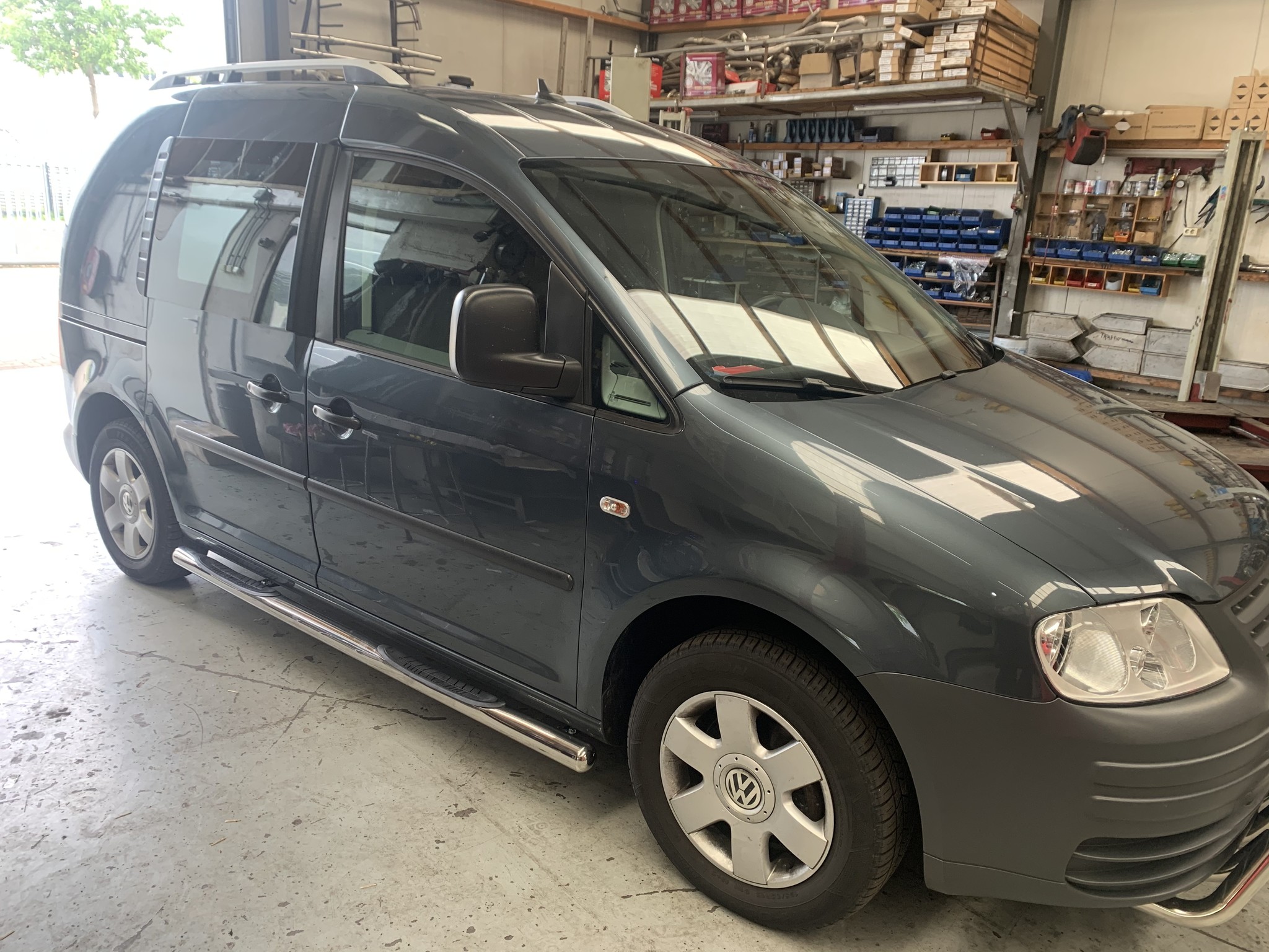 VW Caddy Sidebars 70 mm met steps - Best-Carstyling