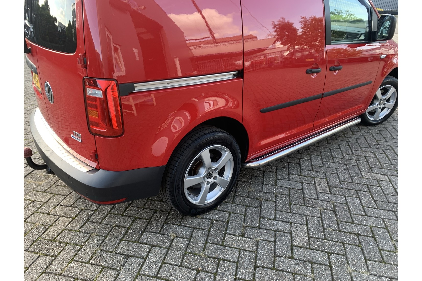 VW Caddy Sidebars met rvs trede - Best-Carstyling