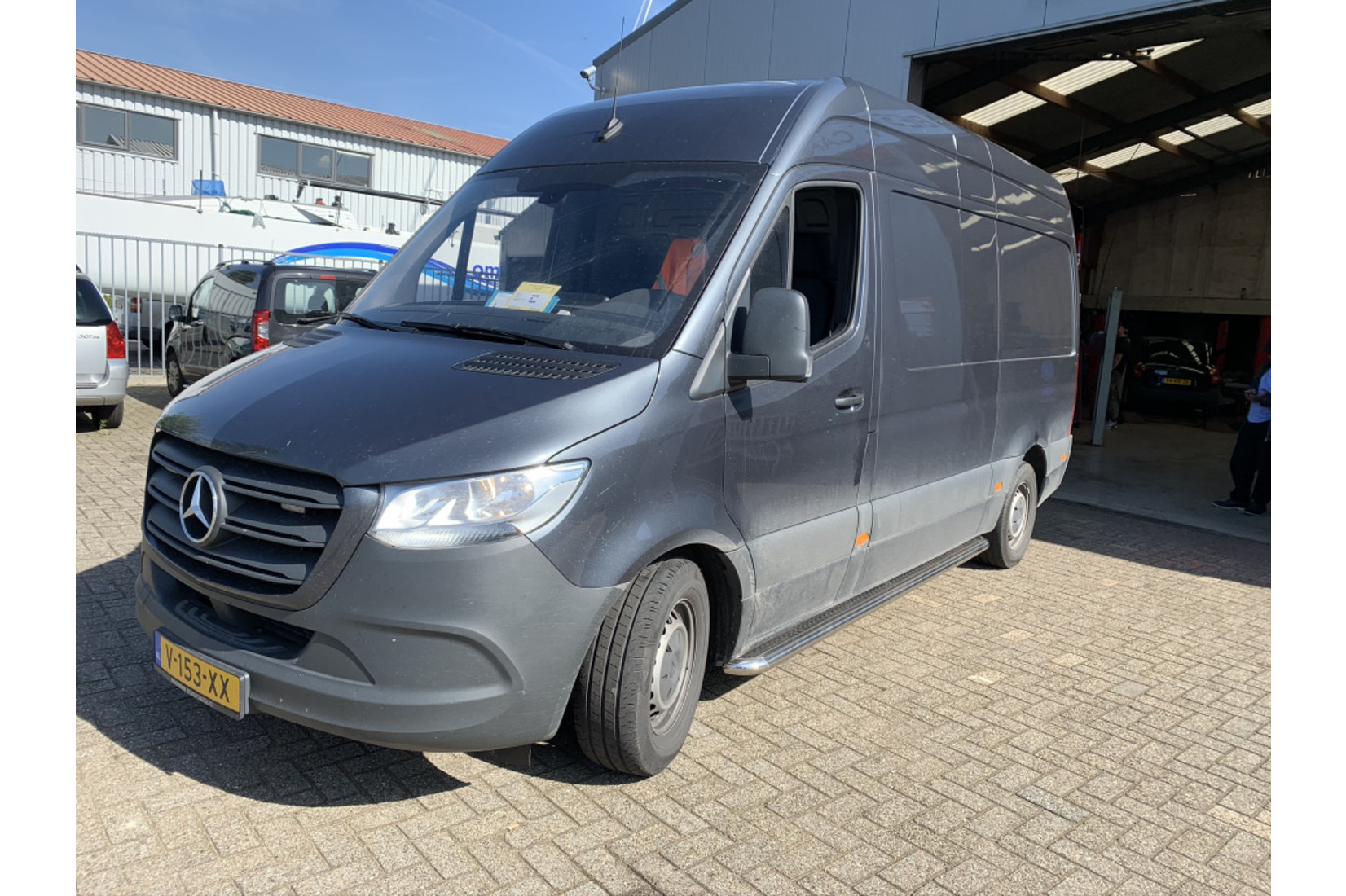 Sprinter W907 Sidebars met rvs traanplaat L2 - Best-Carstyling
