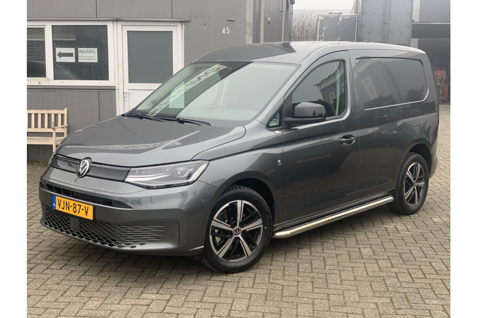 VW Caddy MK5 Sidebars met rvs trede L1 - Best-Carstyling