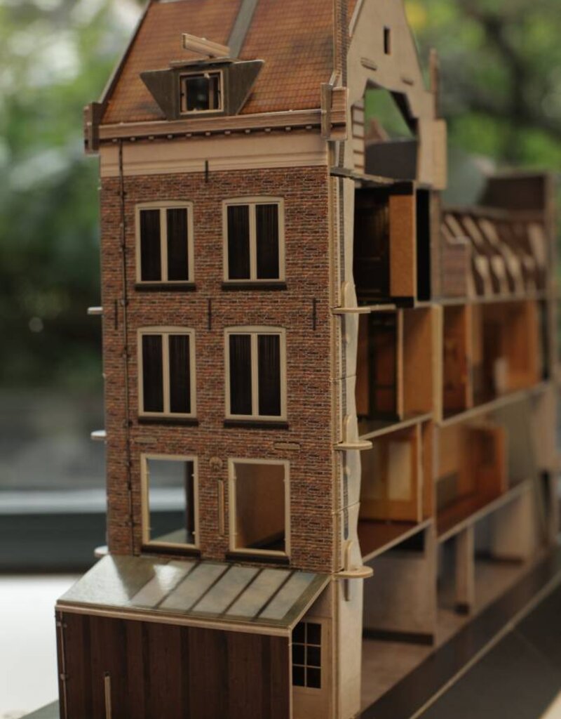 Modelo Da Casa De Anne Frank OS SEGREDOS POR DENTRO DA CASA DE ANNE