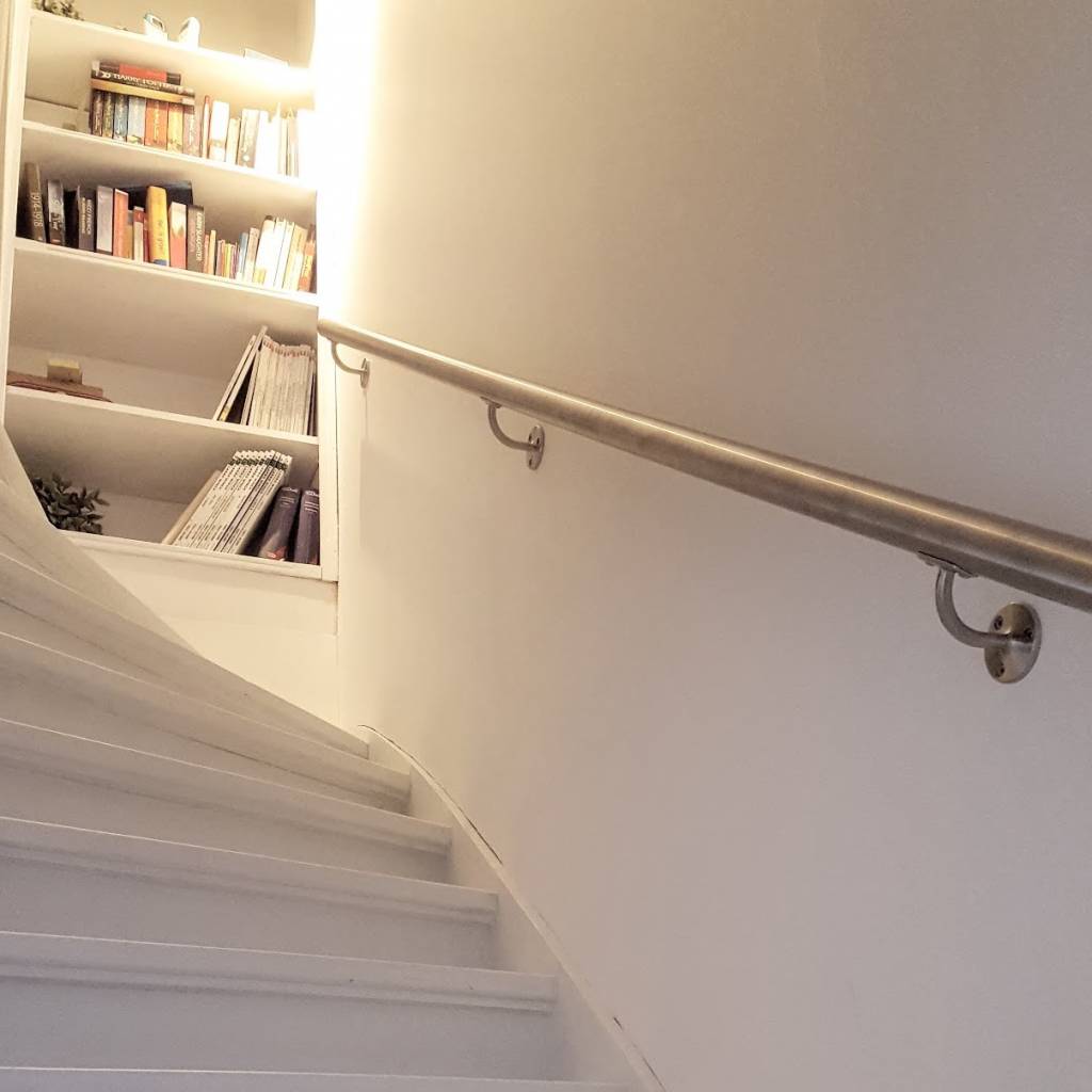 Handlauf Edelstahl rund gebürstet Modell 2 bei Handlauf-Experte.de ...