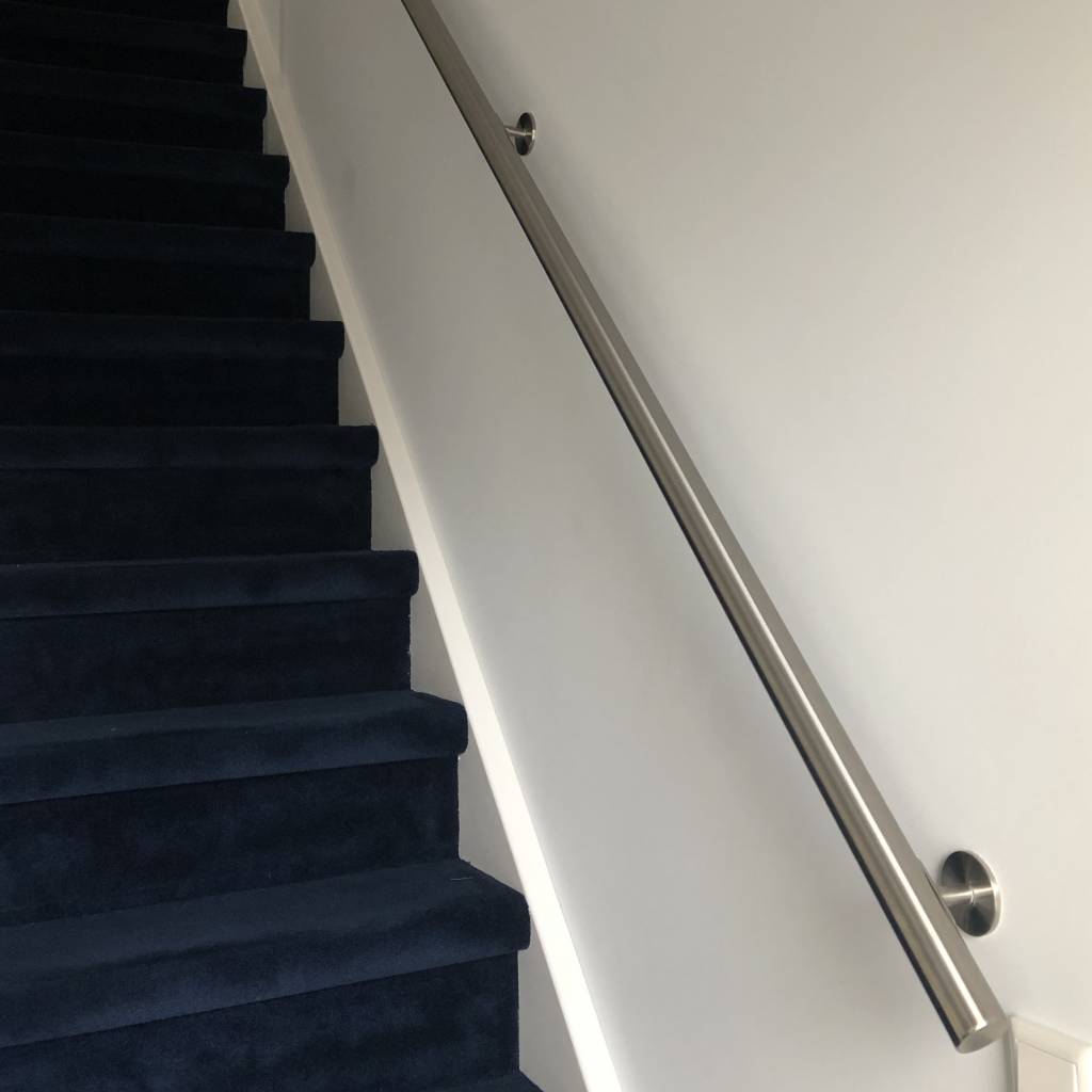 Handlauf Edelstahl rund gebürstet Modell 5 bei Handlauf-Experte.de ...