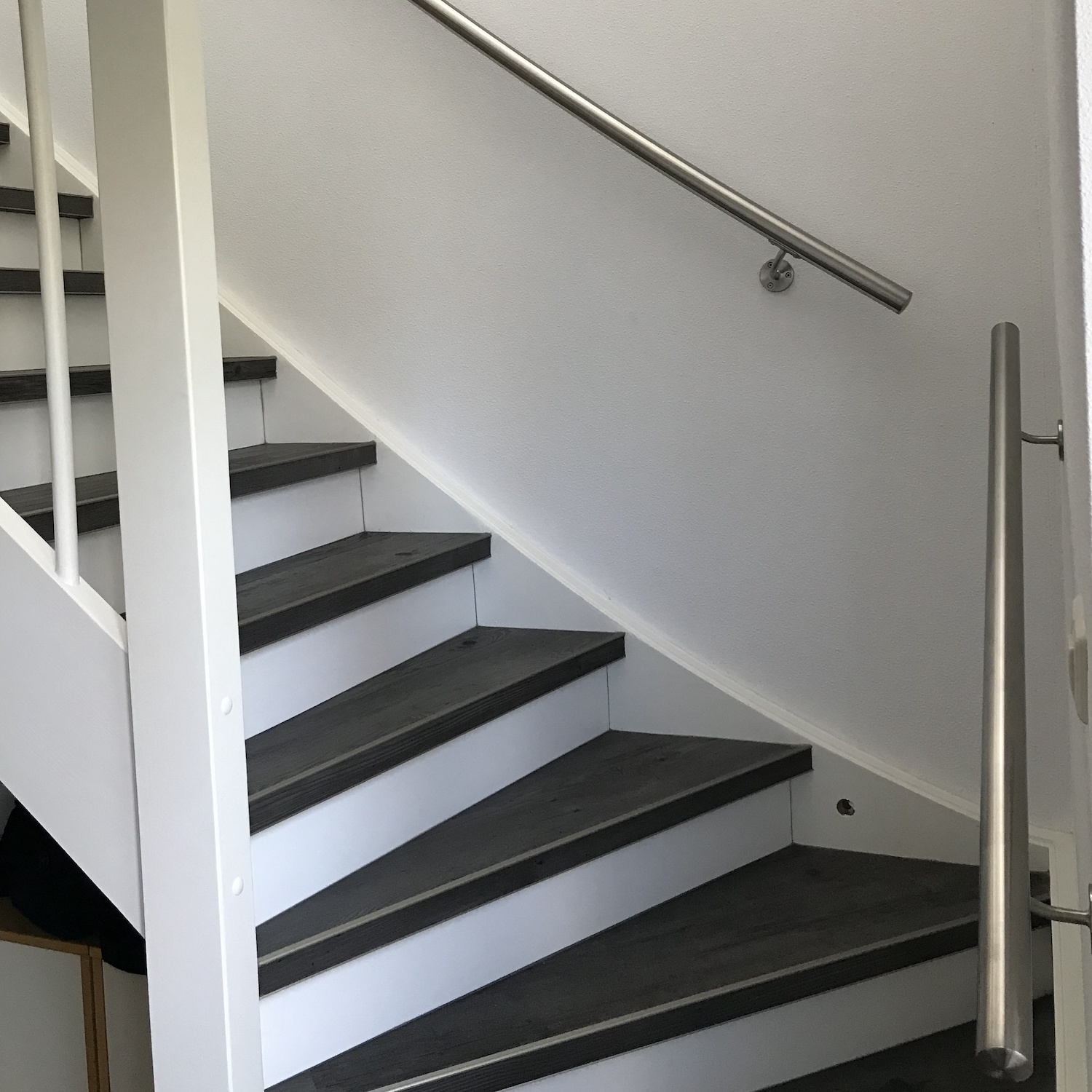 Handlauf Edelstahl rund gebürstet Modell 2 bei Handlauf-Experte.de ...