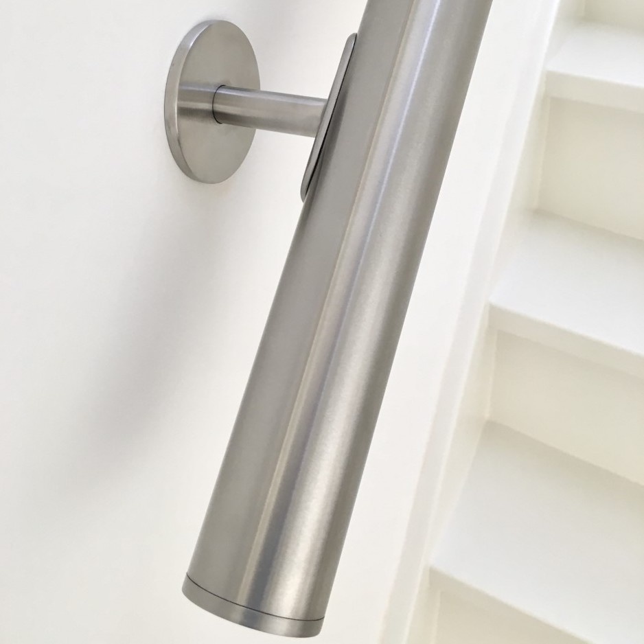 Handlauf Edelstahl rund gebürstet Modell 5 bei Handlauf-Experte.de ...