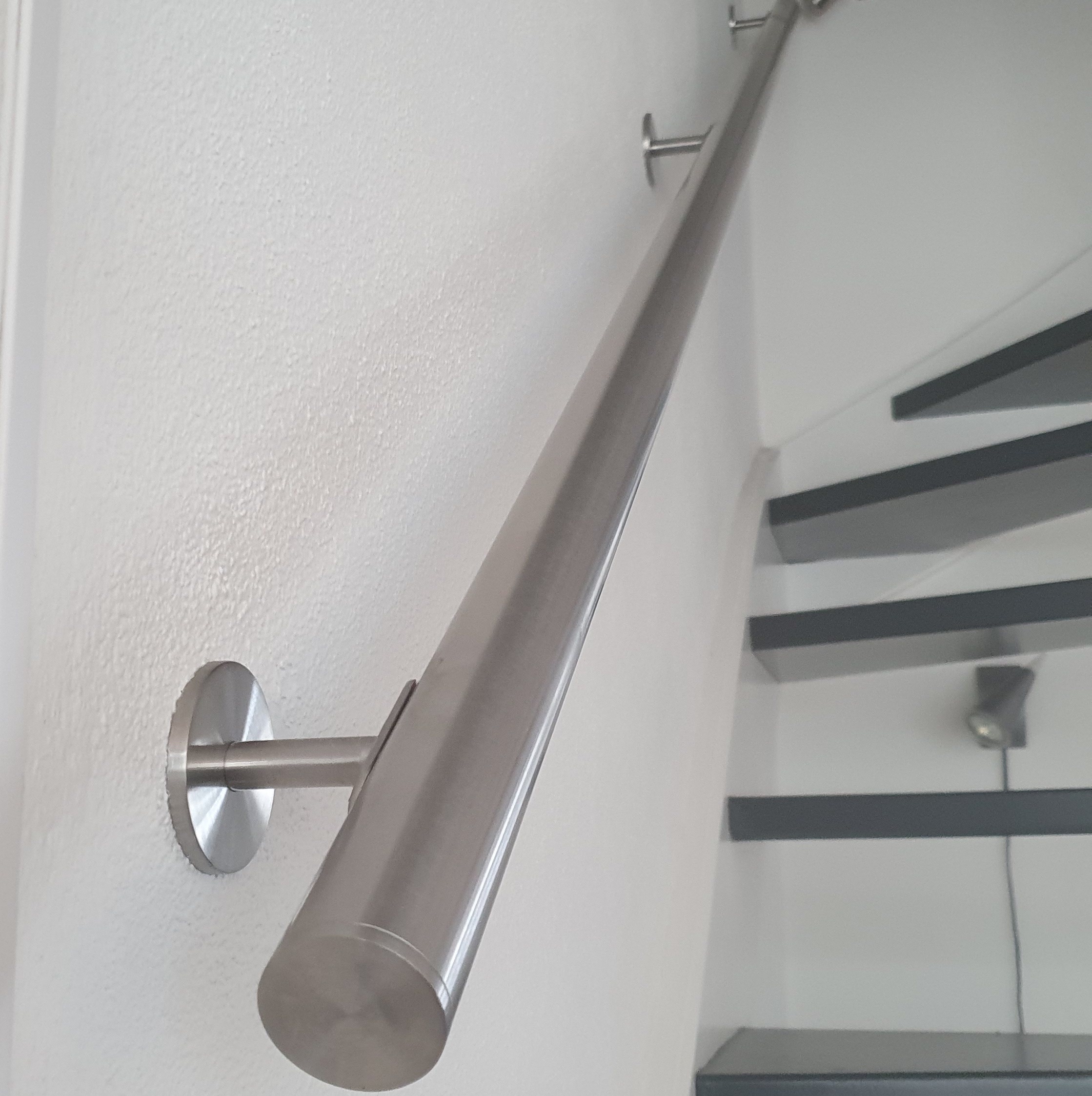 Handlauf Edelstahl rund gebürstet Modell 5 bei Handlauf-Experte.de ...