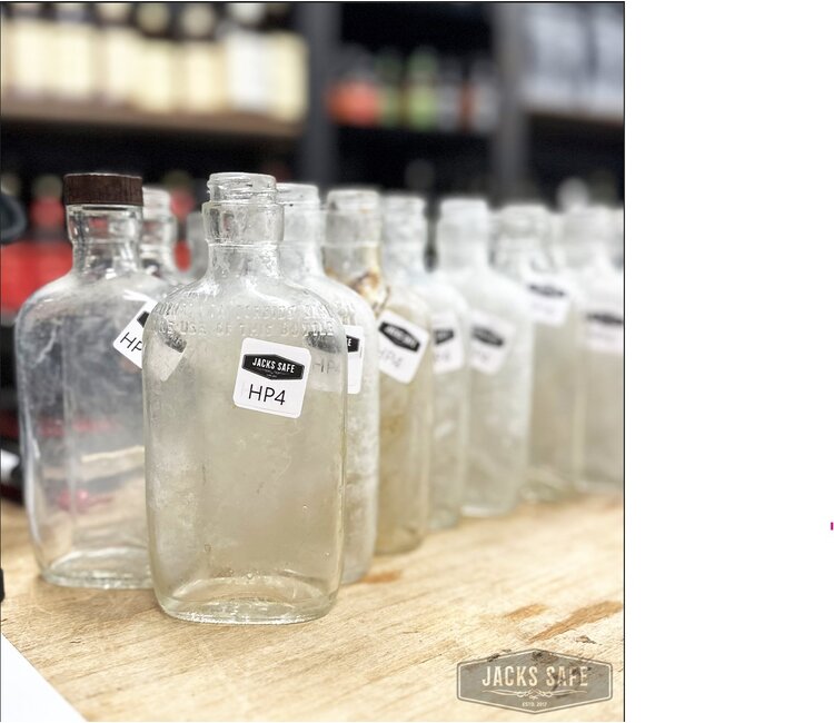 JACK DANIEL'S - HALF PINTS - EMPTY - SEVERAL YEARS - FROM 1940 AND UP ...