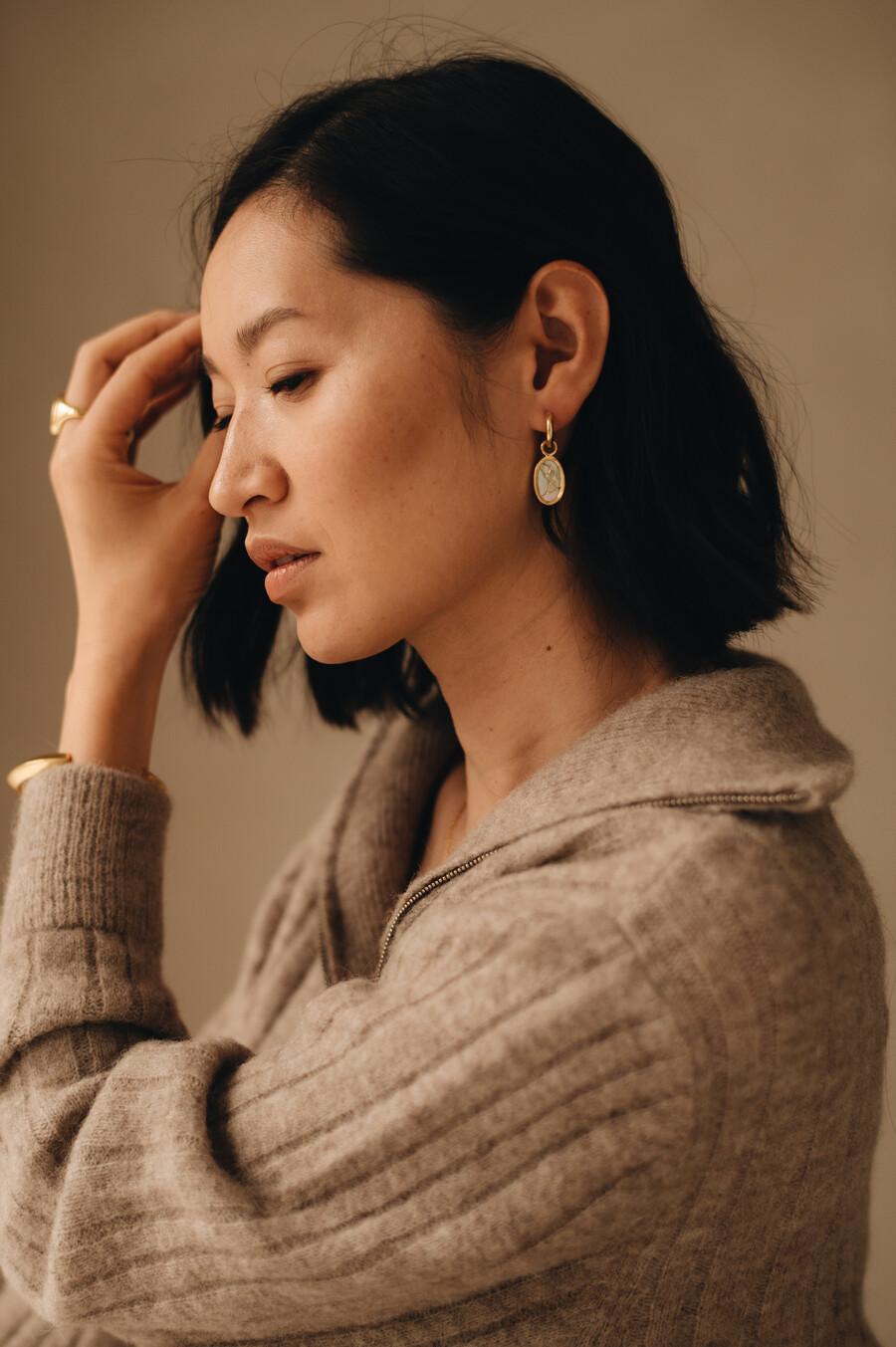 Single Mother Of Pearl Earring Miyuna, Gold Plated - Taj Amsterdam