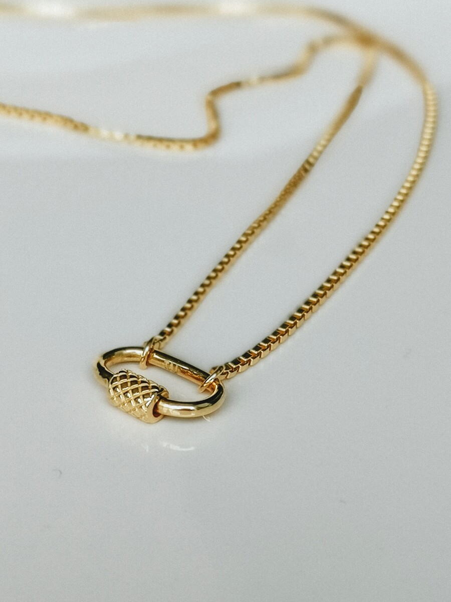 Gold Plated Ketting Met Emaille Staafje Izumi - Taj Amsterdam