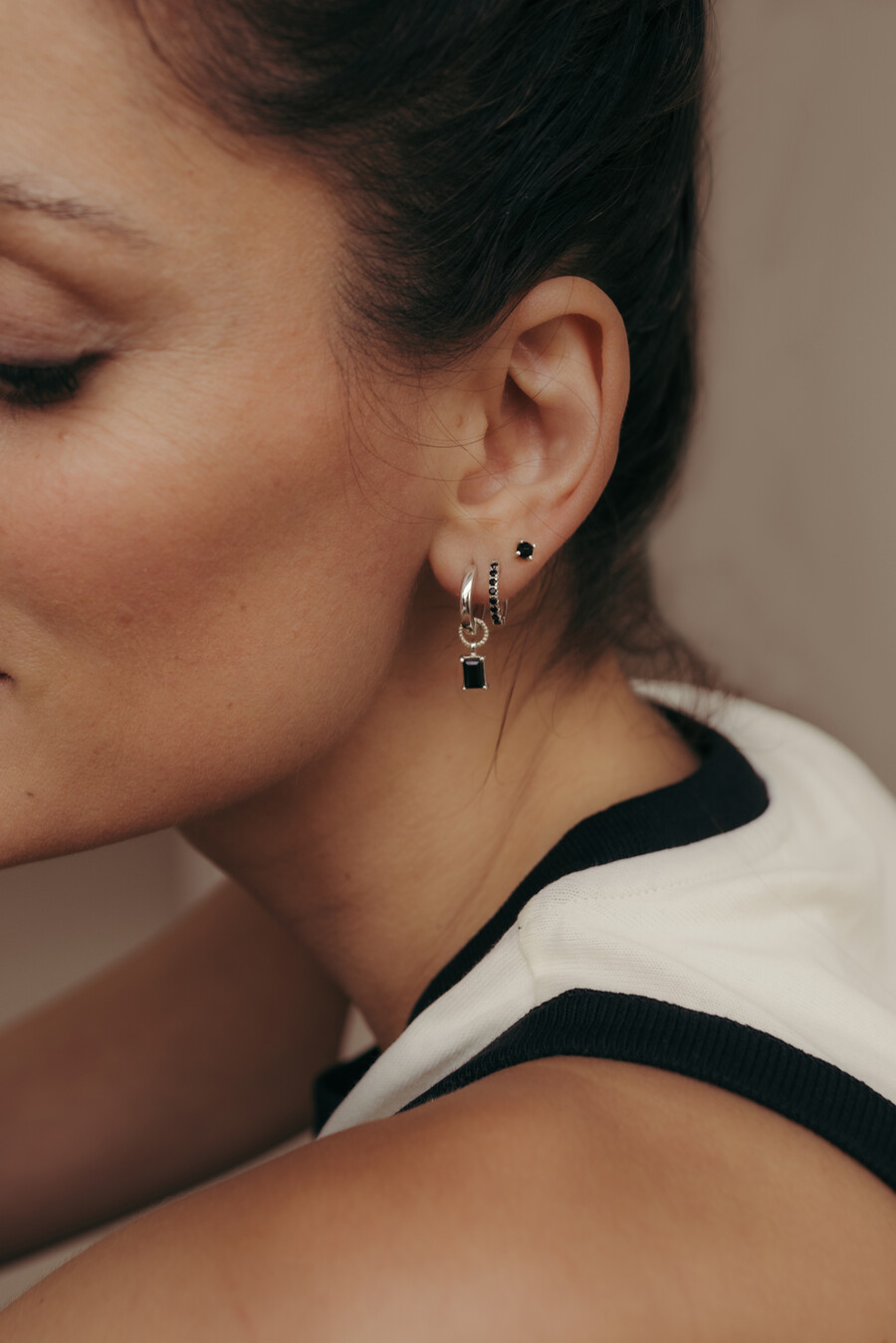 Single Small Onyx Ear Stud Mana, Silver - Taj Amsterdam