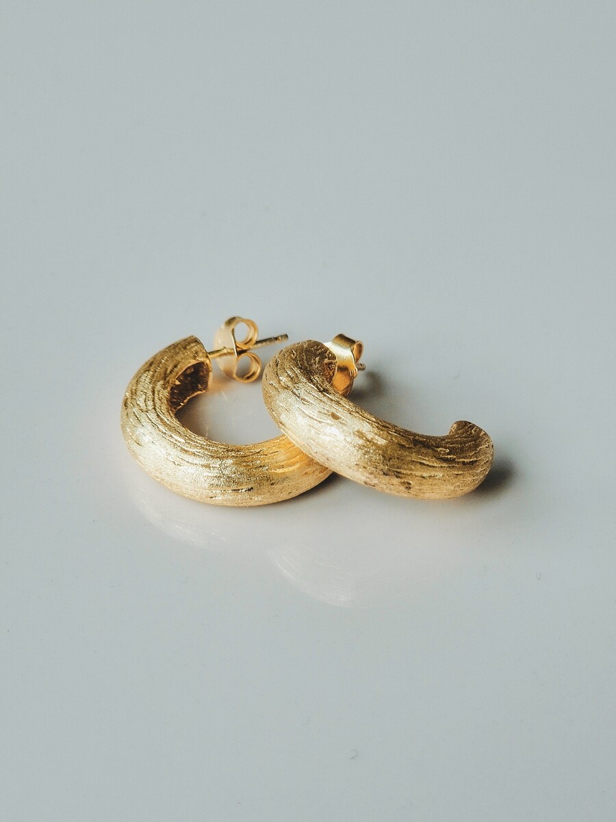 Chubby Half Hoop Earrings Sable, Gold Plated - Taj Amsterdam