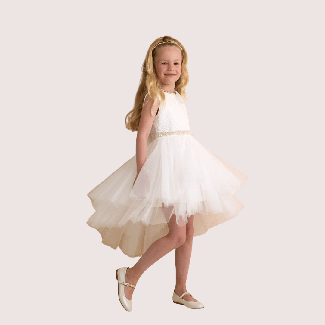 Miss Leod tule jurk met ceintuur en langere achterkant