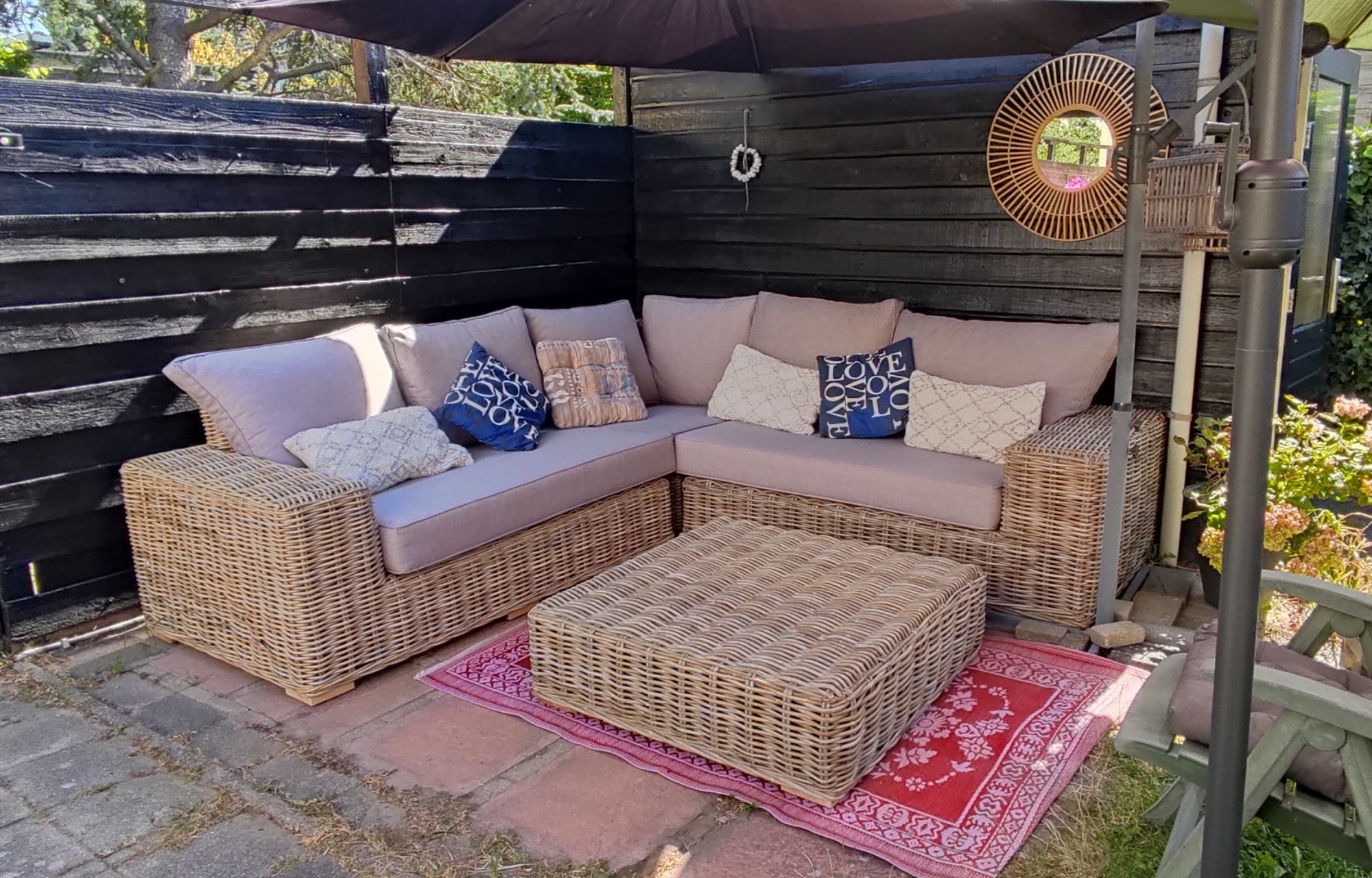 Een grote tuin inrichten voor een klein budget - AVH Outdoor Tuinmeubelen