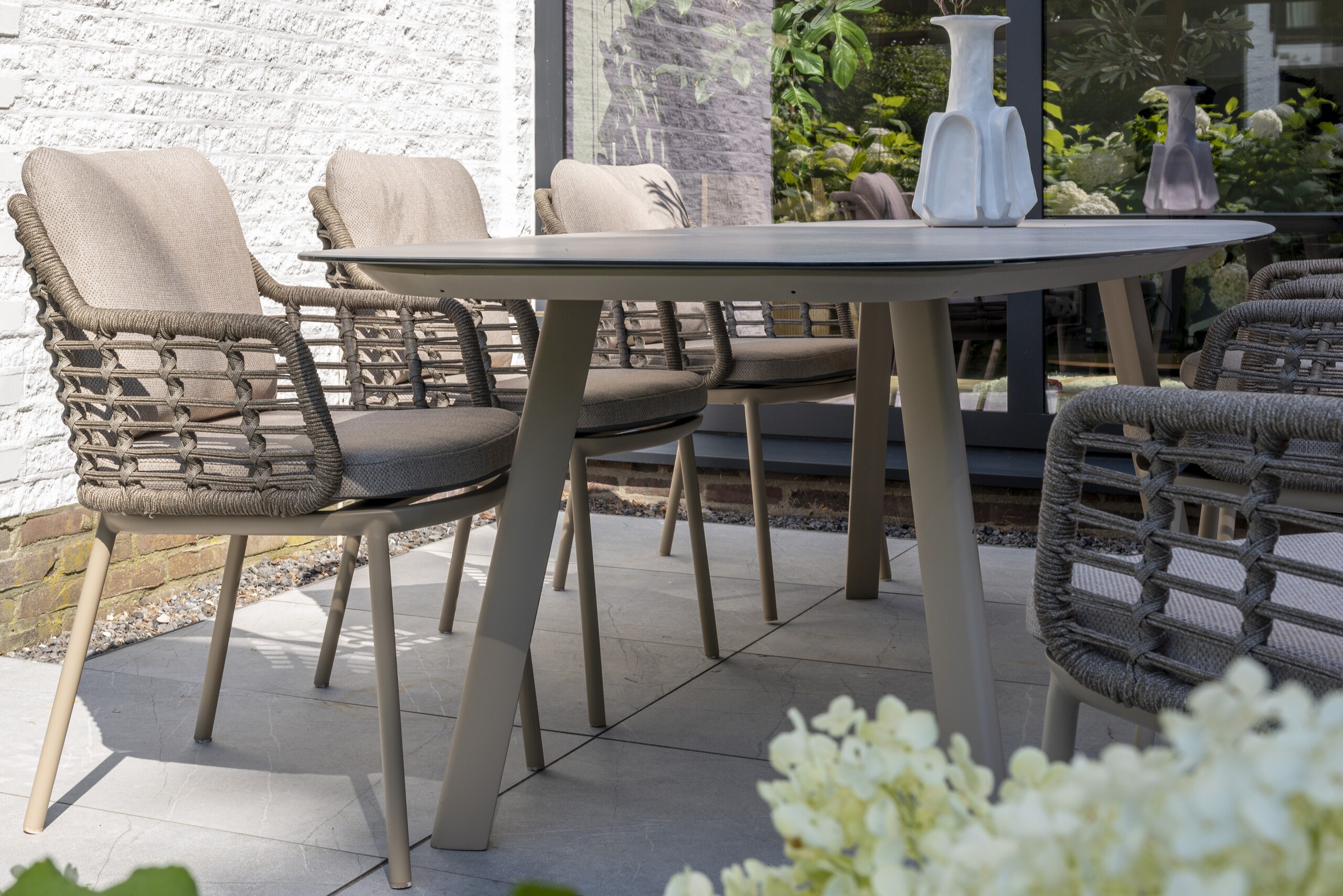 Puglia dining tuinstoel met 2 kussens latte - AVH Outdoor Tuinmeubelen