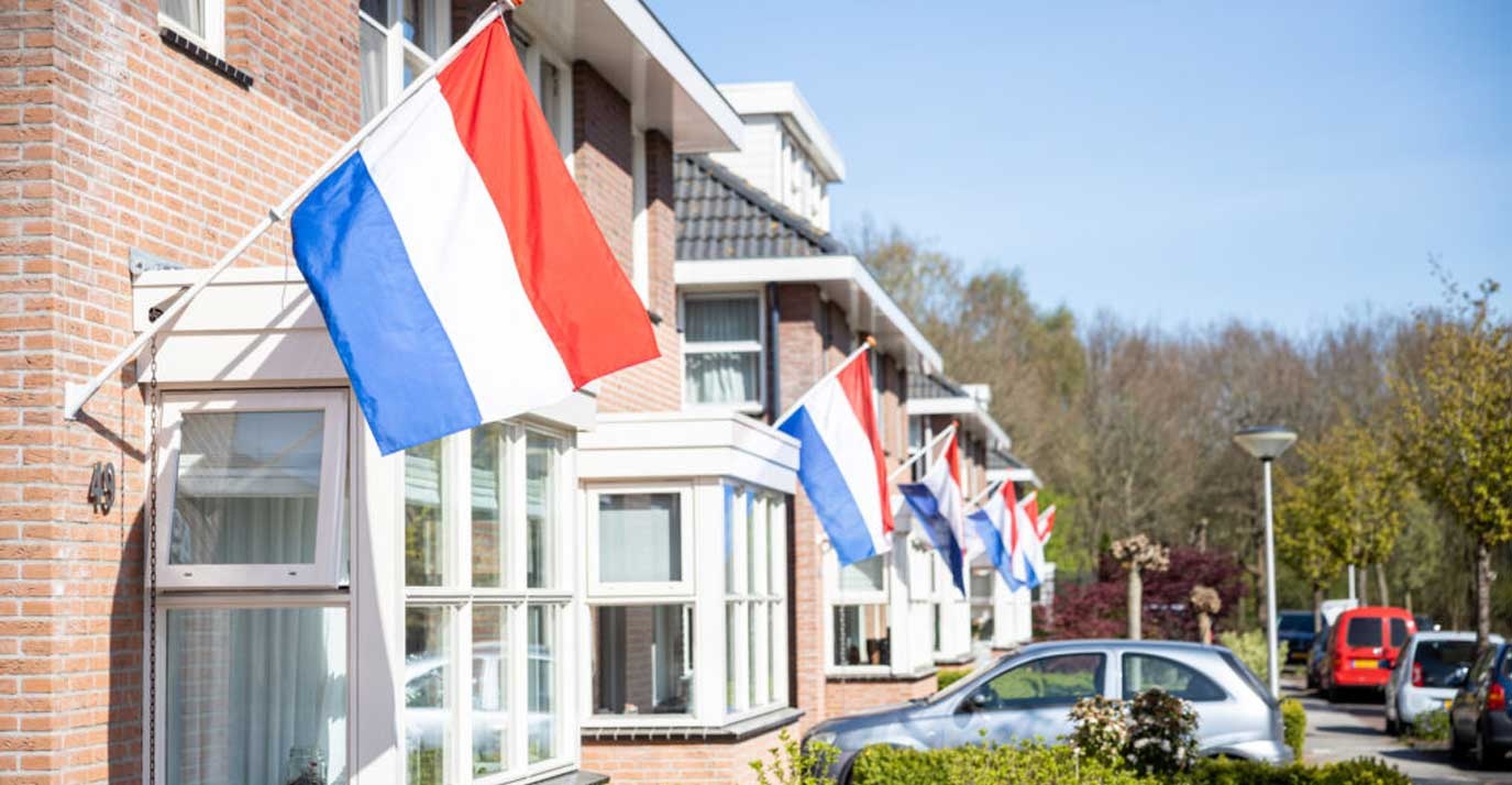 Stappenplan: Bevestig je vlag aan een vlaggenstok - Vlaggen Unie ...