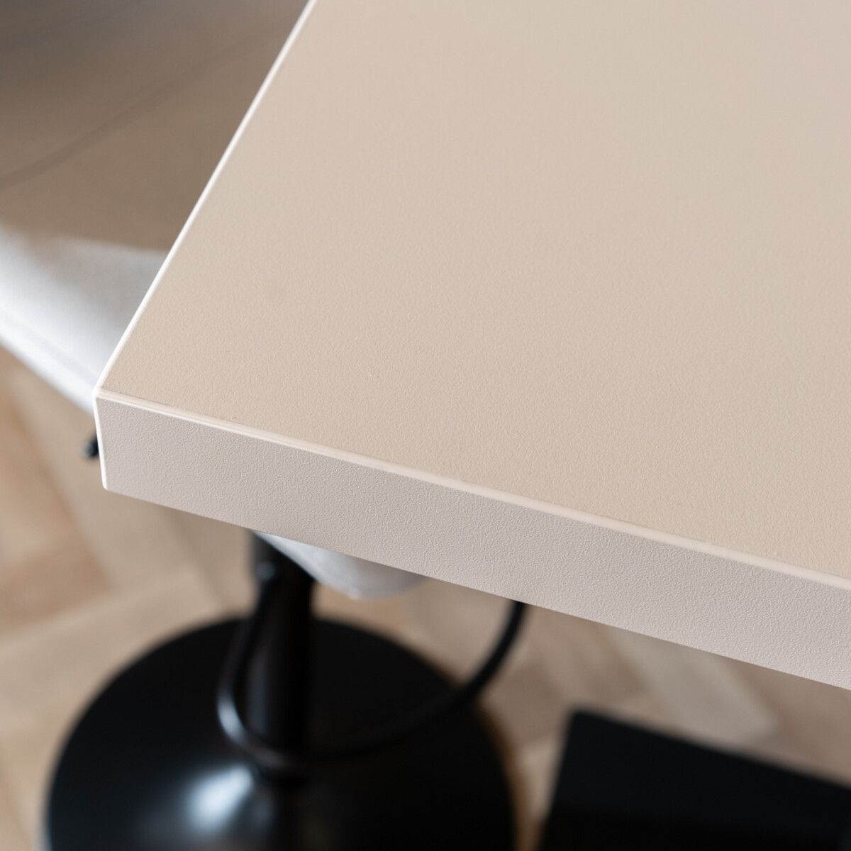 Bartafel Nils melamine beige 60 x 60 cm | Livin24