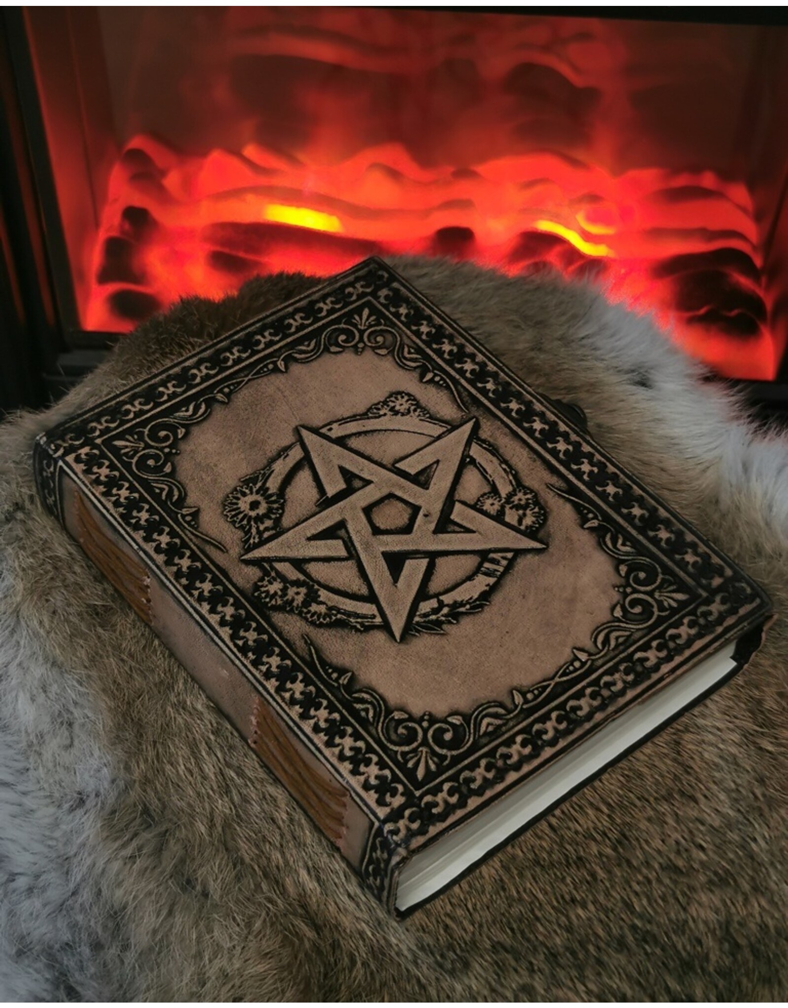 Pentacle Leather Esoteric Notebook | Boutique Trukado - Boutique Trukado