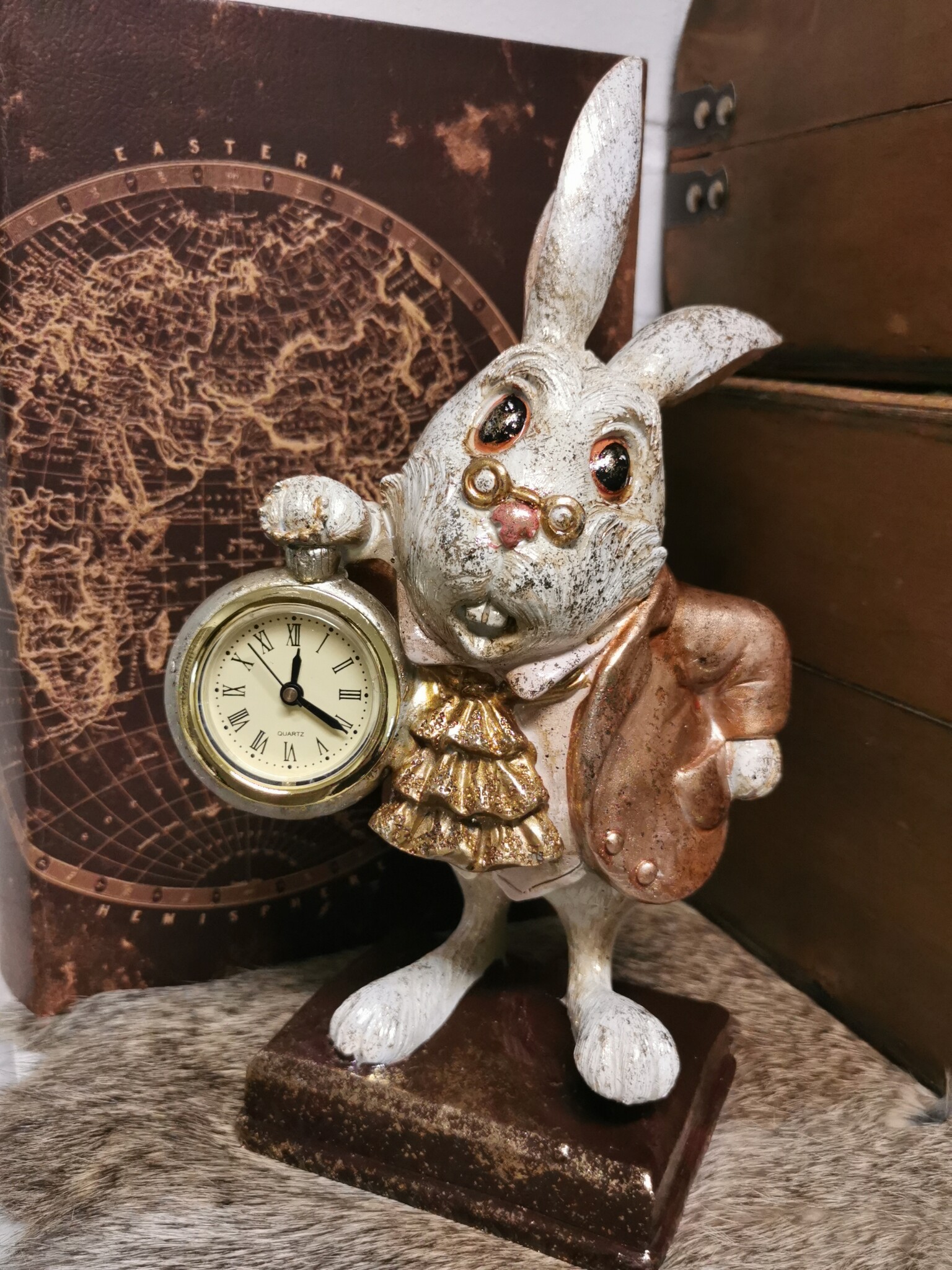 Rabbit with Clock figurine 25cm | Boutique Trukado - Boutique Trukado