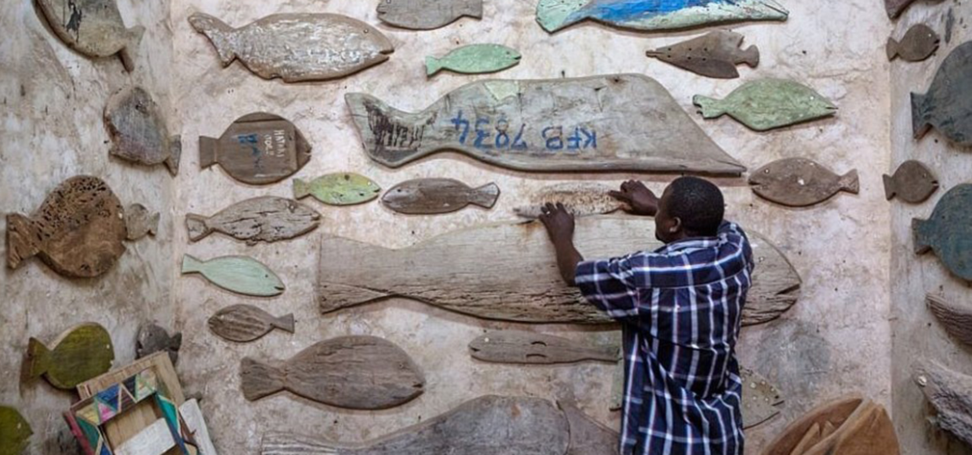 Wooden fish from Lamu • Bring the world into your home - Couleur Locale
