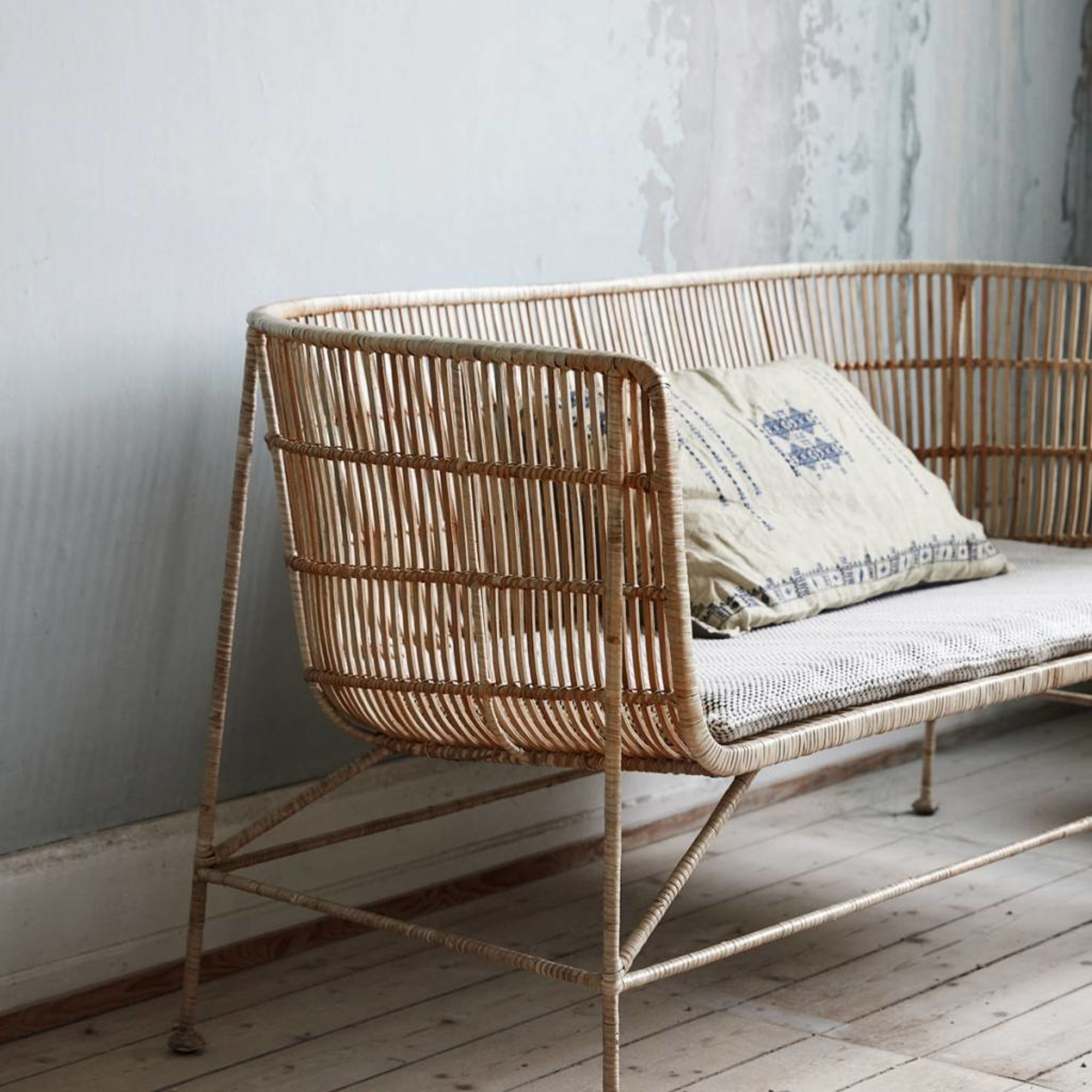 House Doctor Coon sofa natural rotan bank - Living and Company
