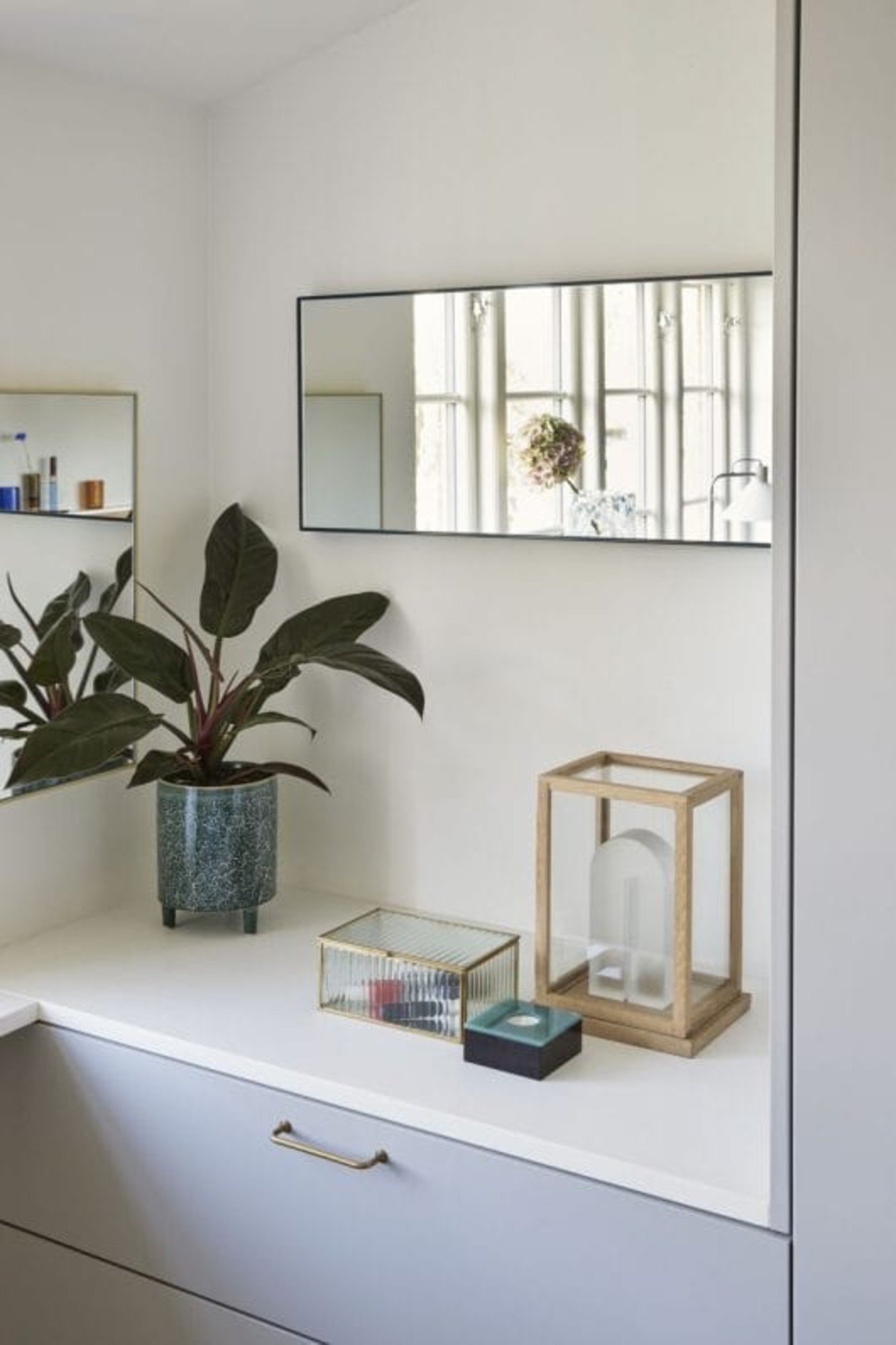 Hübsch Shine mirror large petrol - LIVING AND CO.