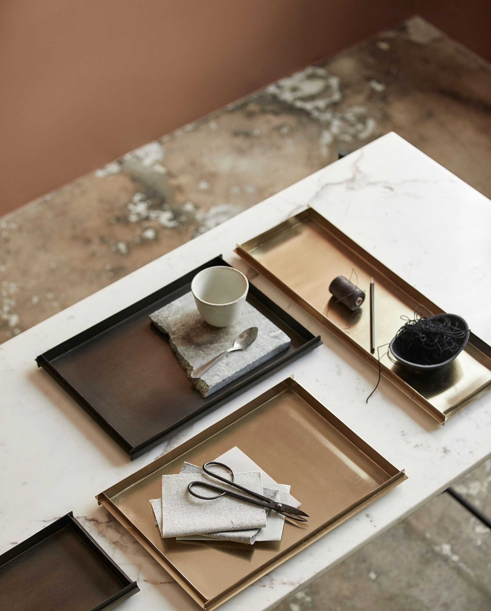 Nordal Kodiak Tablett Gold - LIVING AND CO.