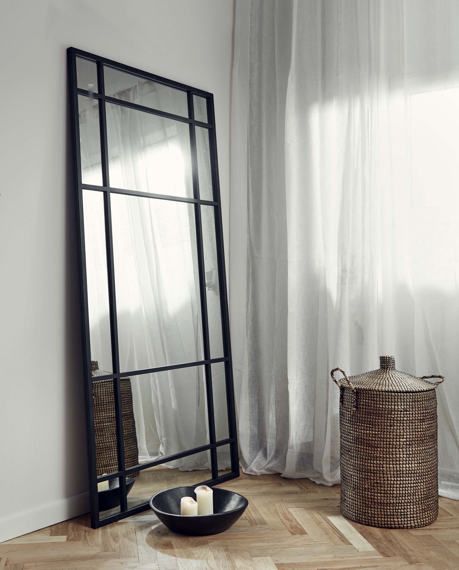 Nordal Spirit mirror black - LIVING AND CO.
